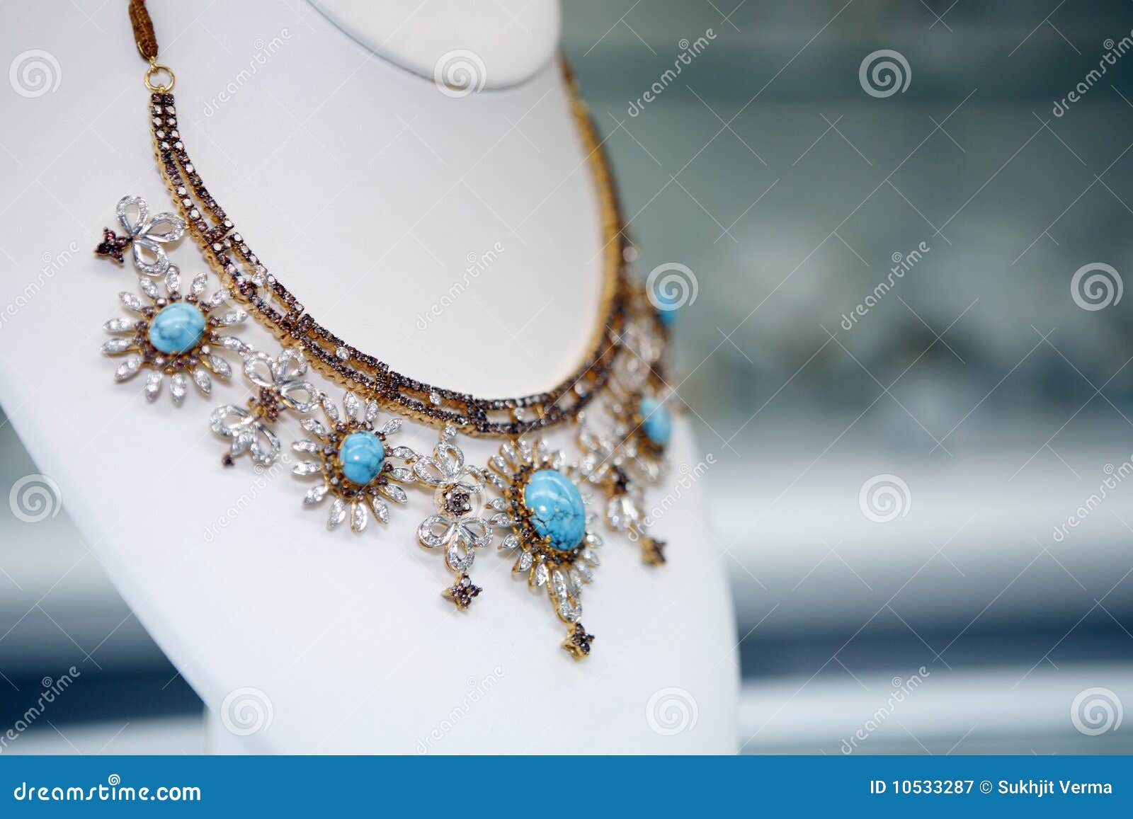 Neck Gold Jewellery Royalty-Free Stock Photography | CartoonDealer.com ...
