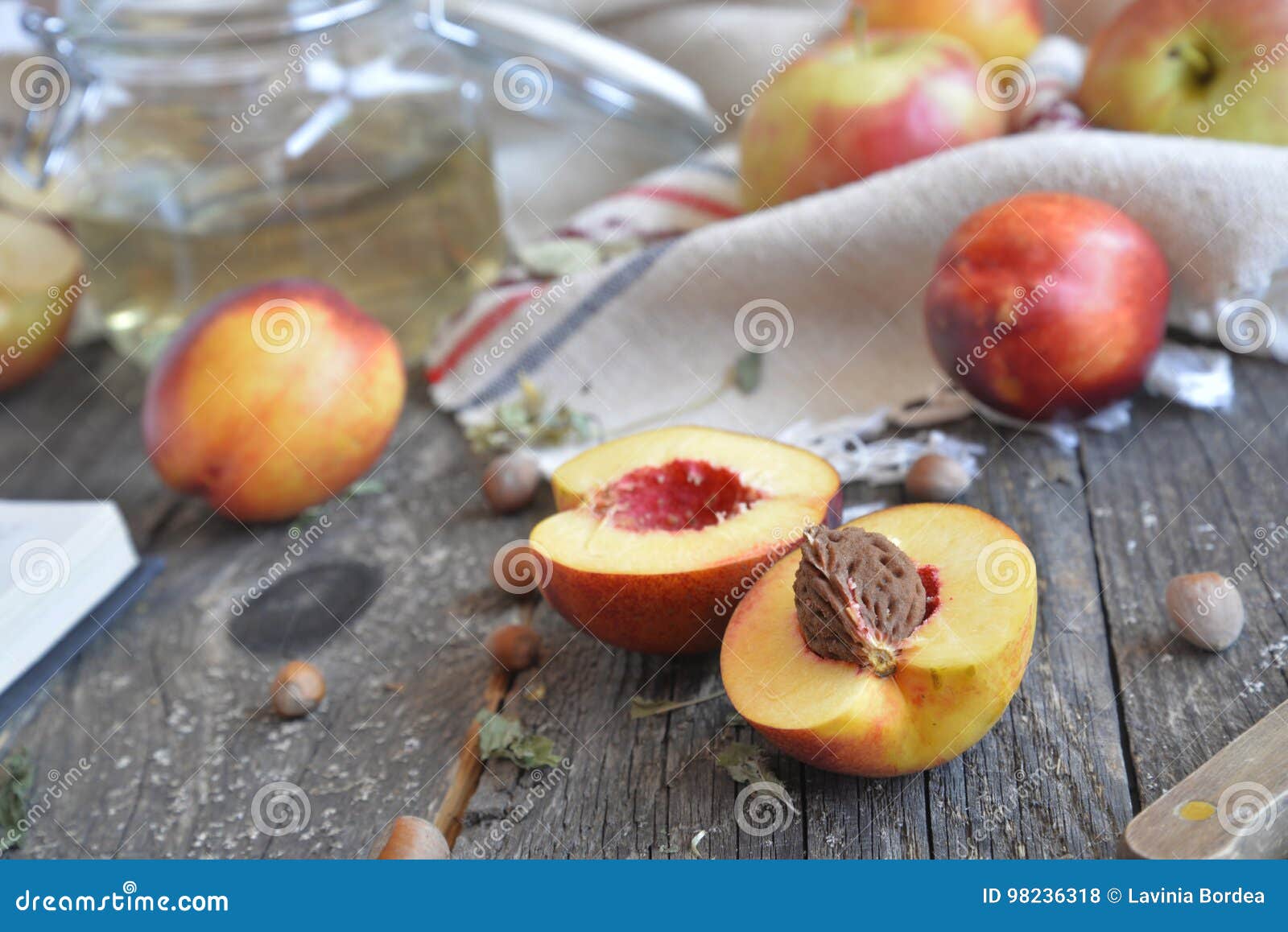 Nectarina fresca foto de archivo. Imagen de cosecha, almuerzo - 98236318