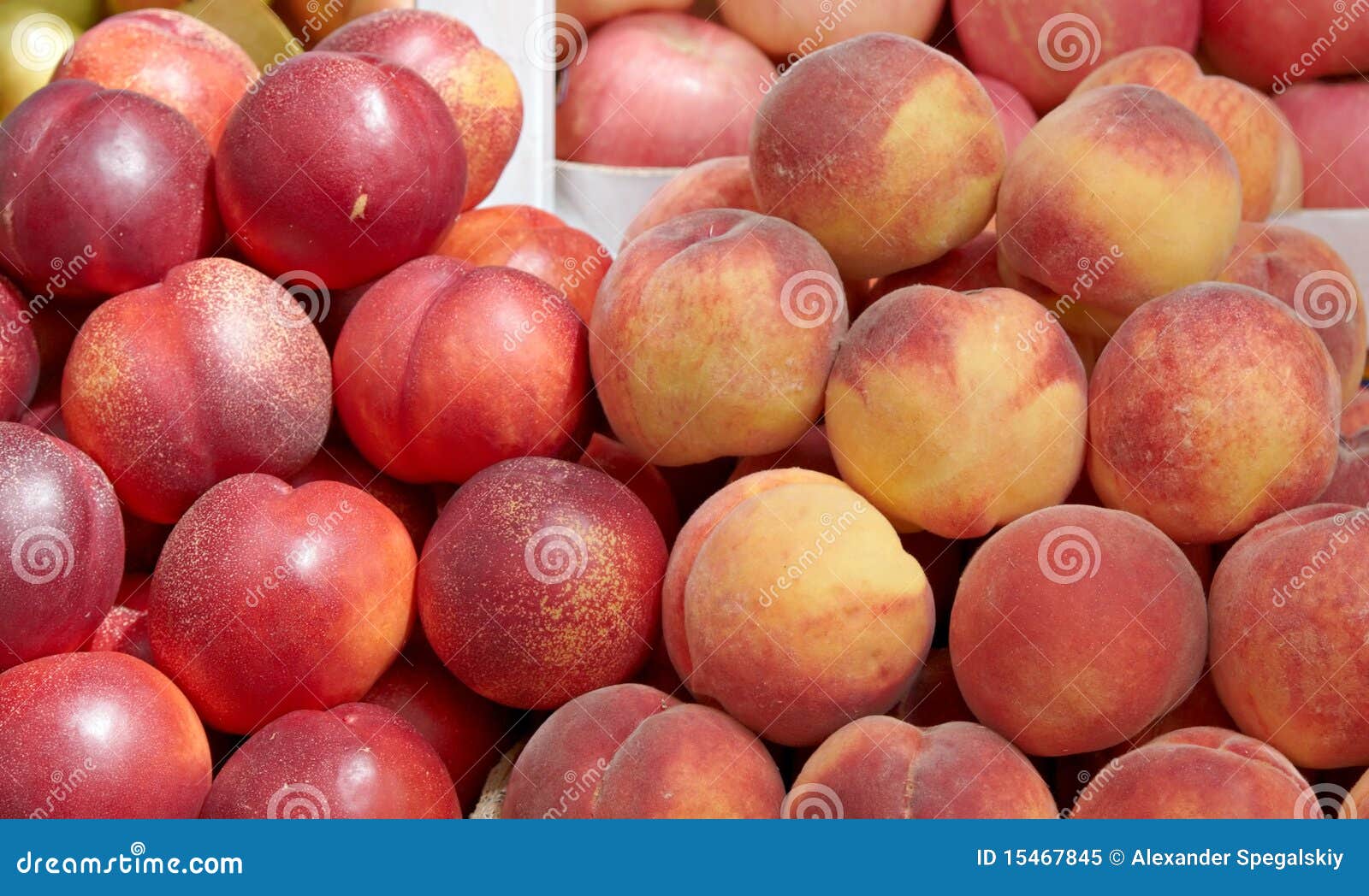 Nectarine en Perzik stock afbeelding. Image of doos, gewas - 15467845