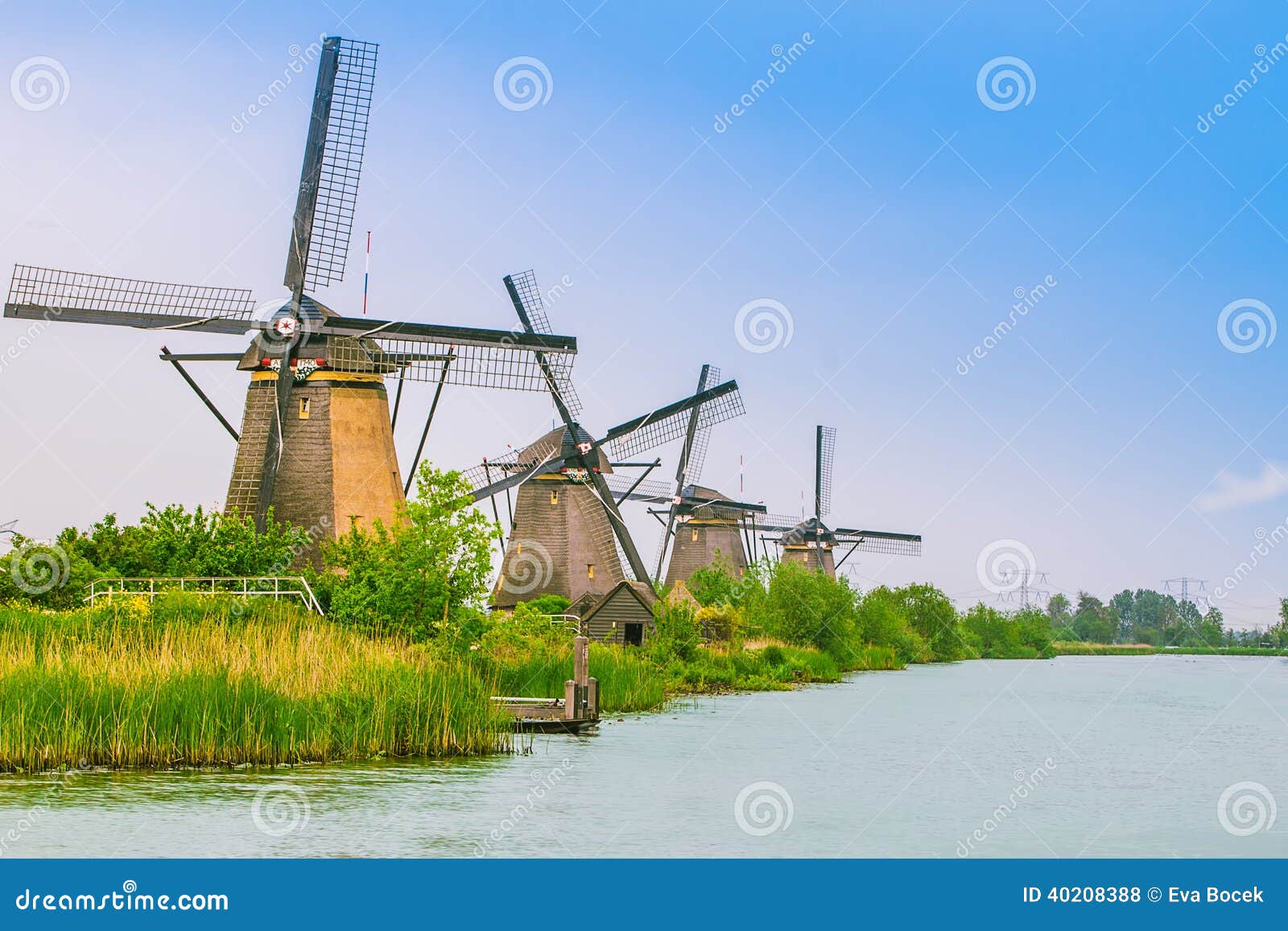 Nederlandse Molens in Kinderdijk, Nederland Stock Foto - Image of ...