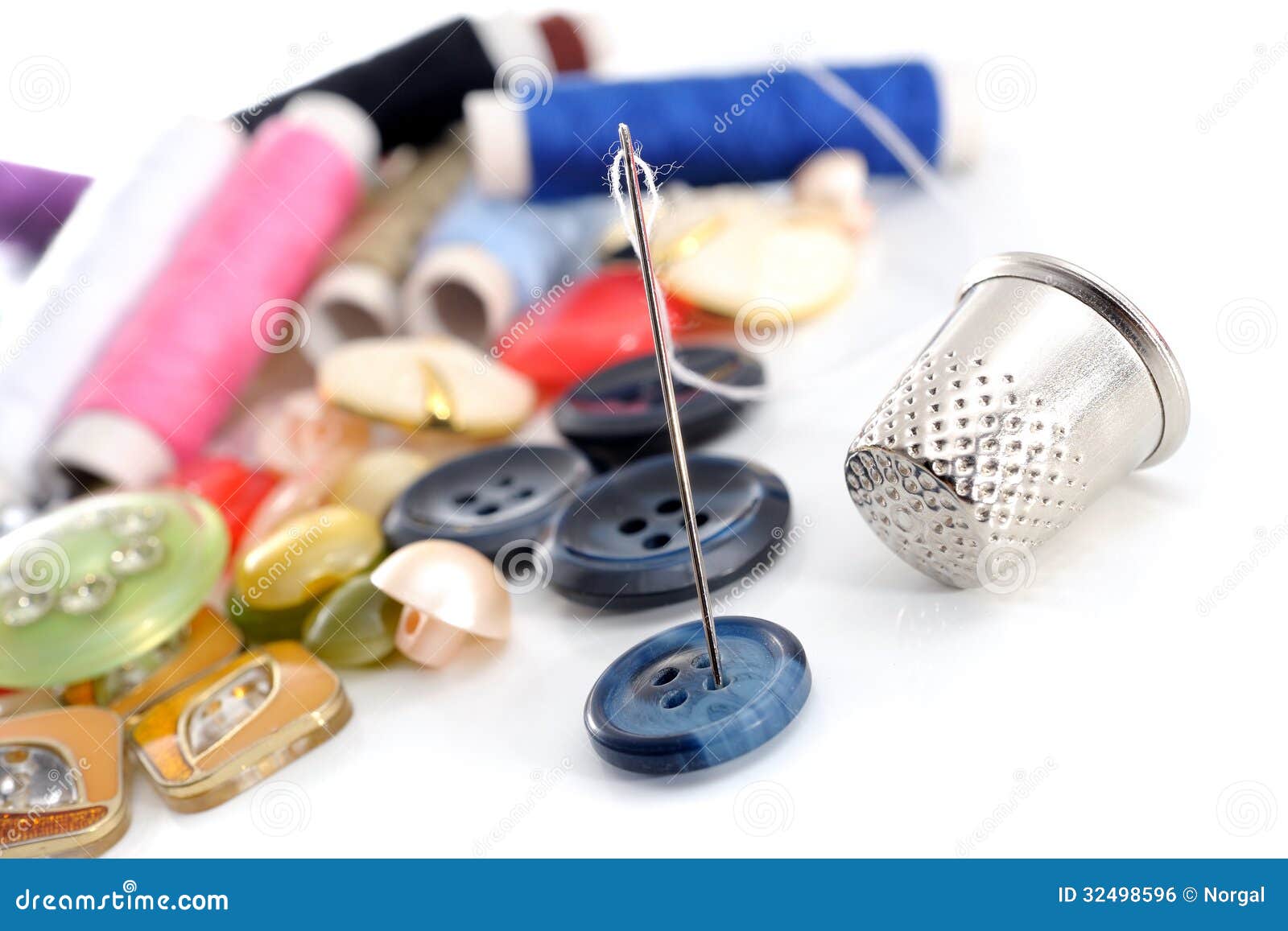 Needle with thread stock photo. Image of needle, thread - 32498596