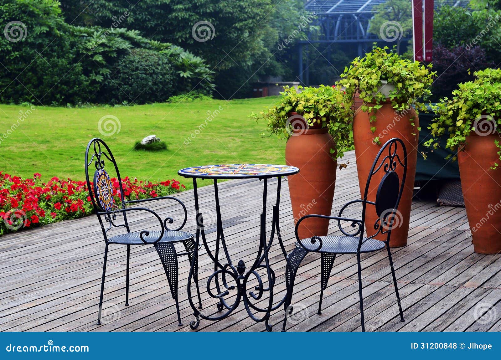 Neem een rust in tuin stock foto. Image of lijst, bloemen - 31200848