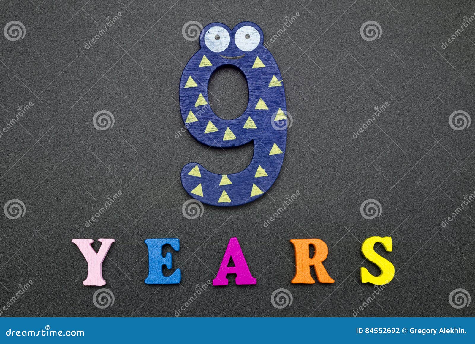 Negen jaar stock foto. Image of geel, jaar, cijfers, blauw - 84552692