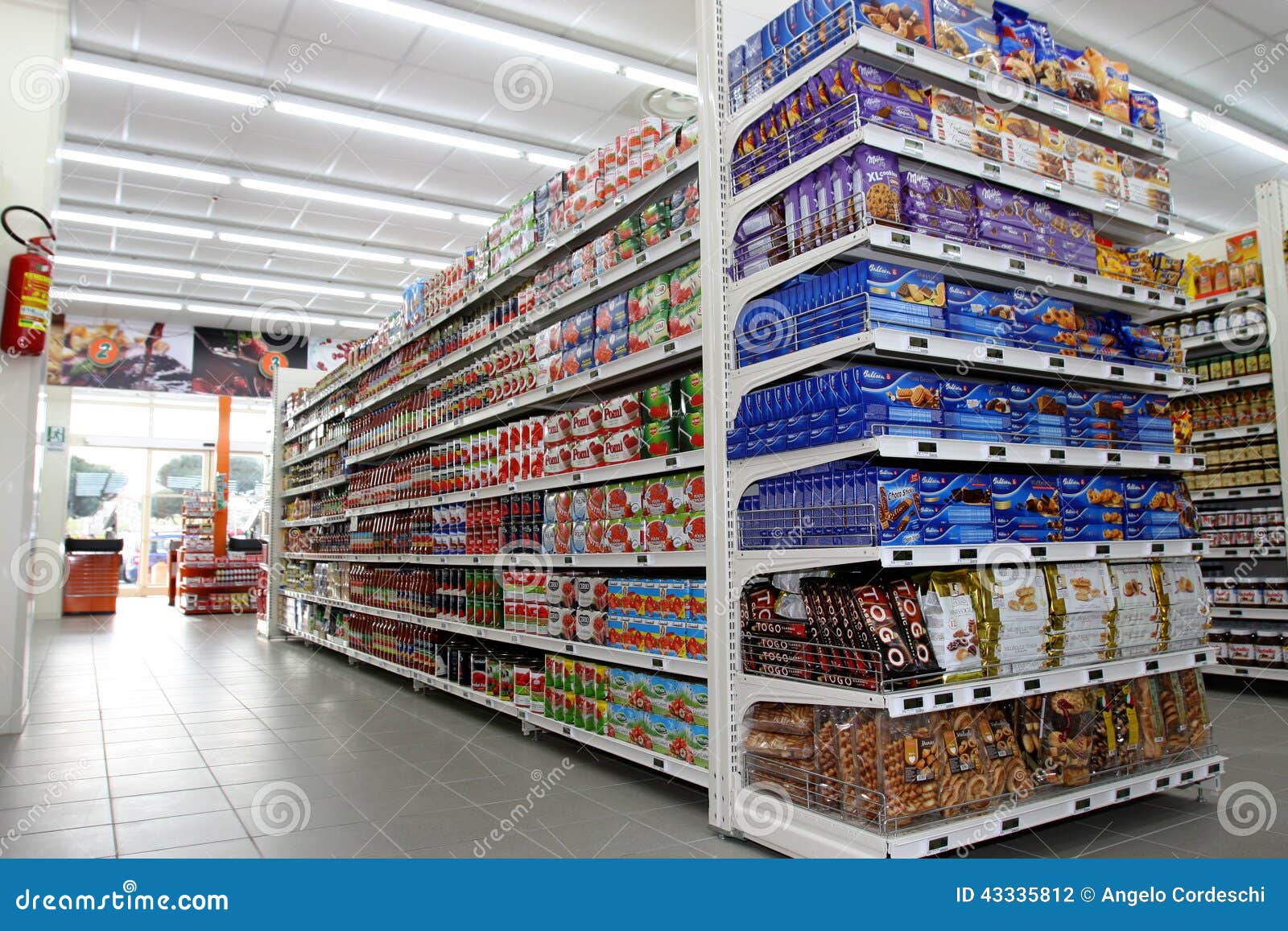 Negozio di alimentari fotografia editoriale. Immagine di contanti ...