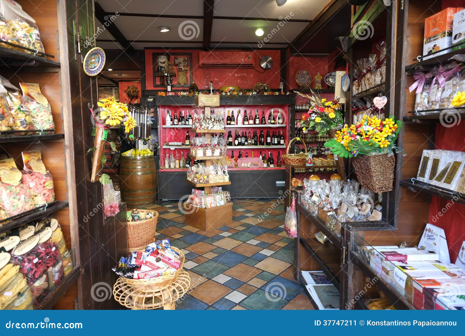 Negozio Di Alimentari Italiano Fotografia Editoriale - Immagine di ...