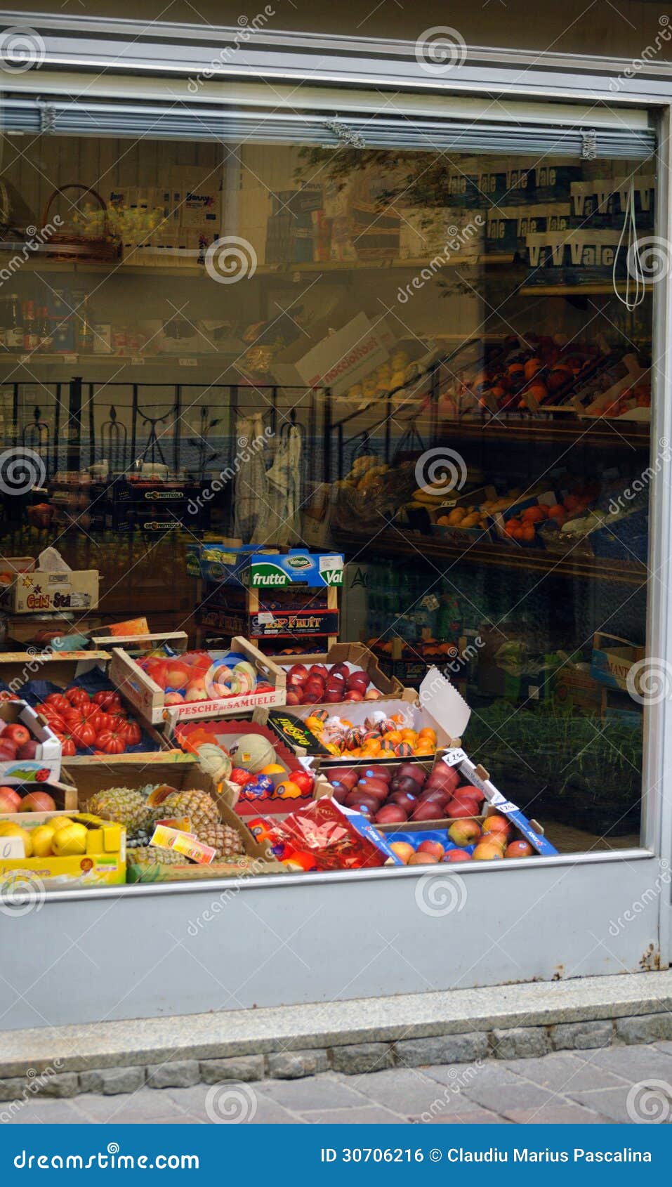 Negozio Di Alimentari Tipico in Italia Fotografia Editoriale - Immagine ...