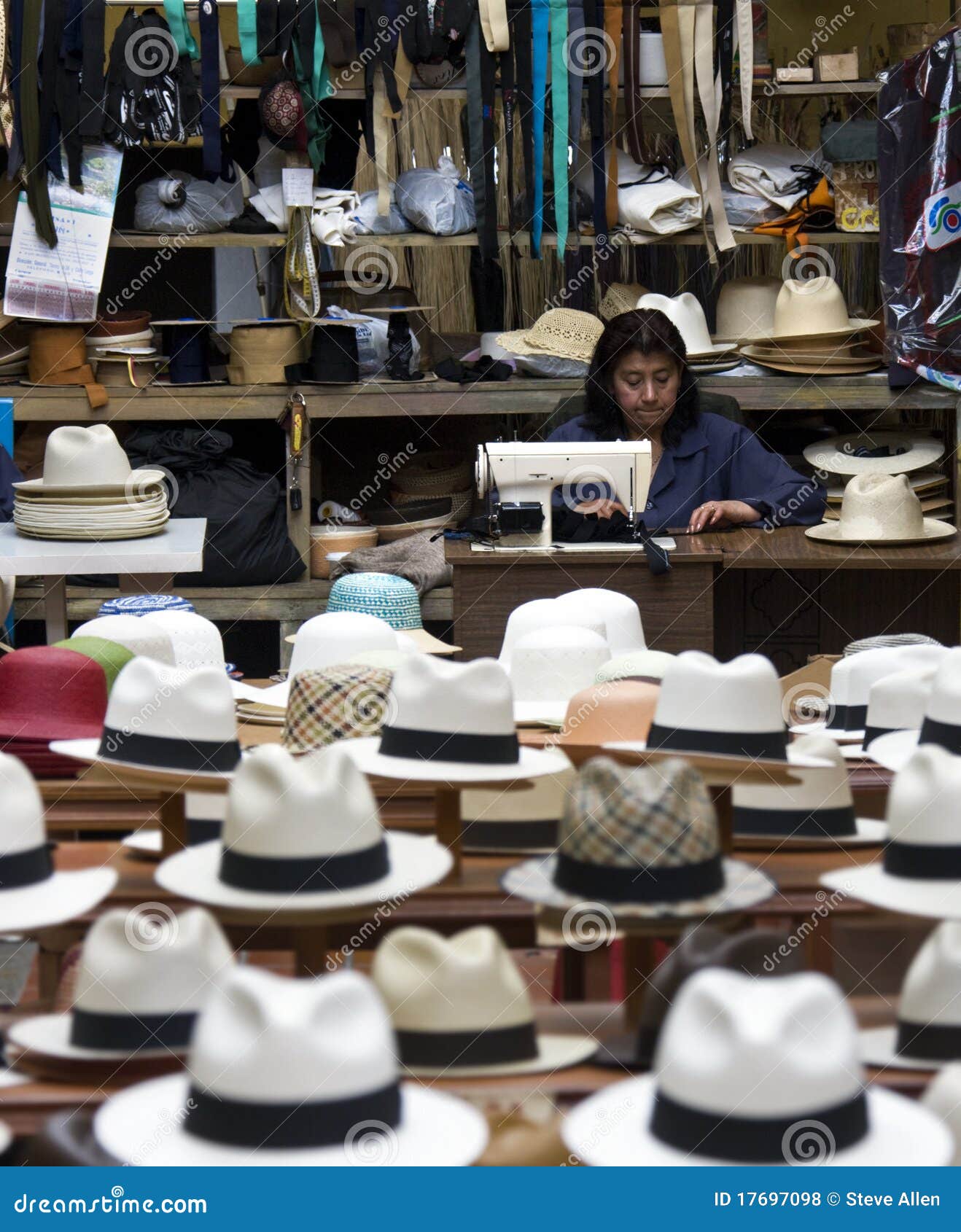 Negozio Di Cappelli Di Panama - Cuenca - Ecuador Fotografia Stock ...