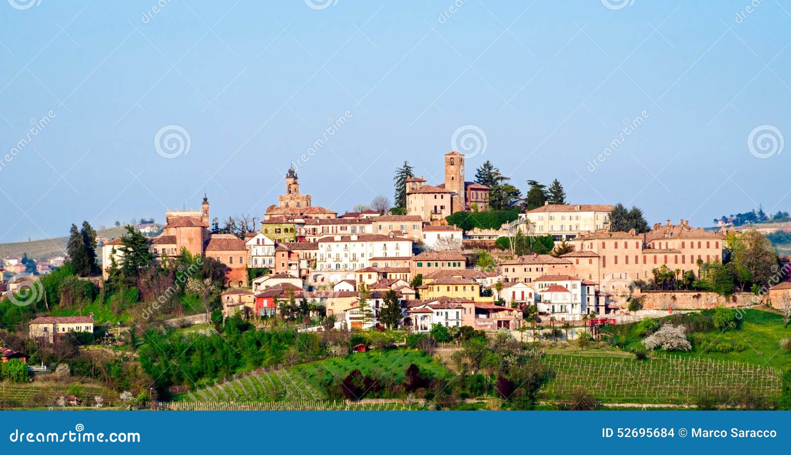 Neive, Le Langhe fotografia stock. Immagine di nave, italia - 52695684