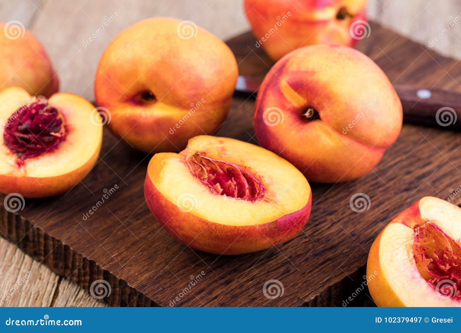 Nektarine stockbild. Bild von nahaufnahme, nektarine - 102379497