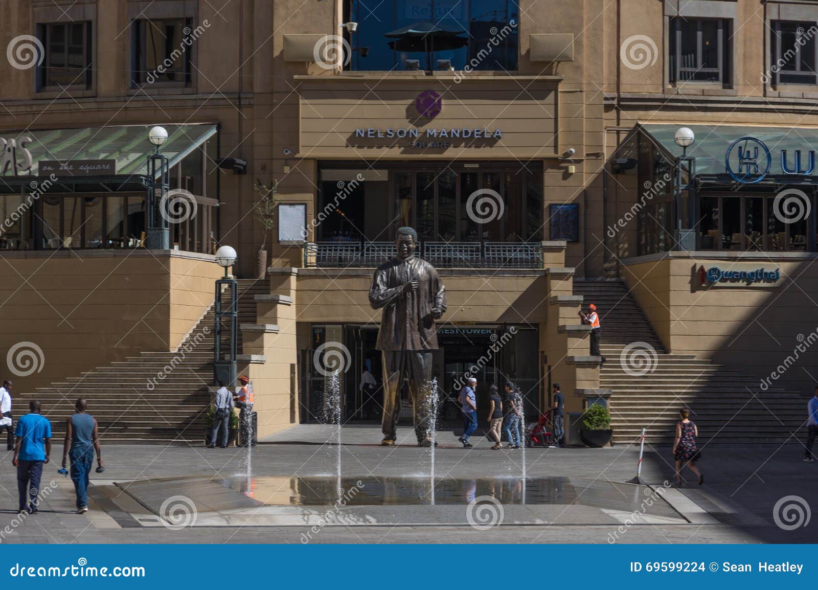 Nelson Mandela Square imagen de archivo editorial. Imagen de nelson ...