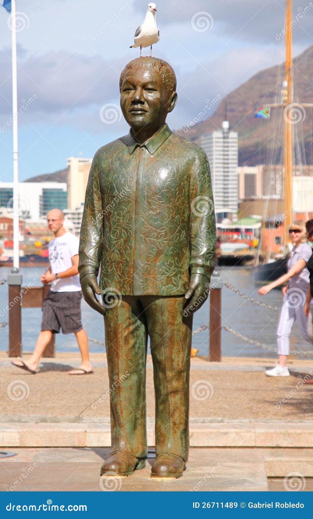 Nelson Mandela Statue editorial stock image. Image of waterfront - 26711489