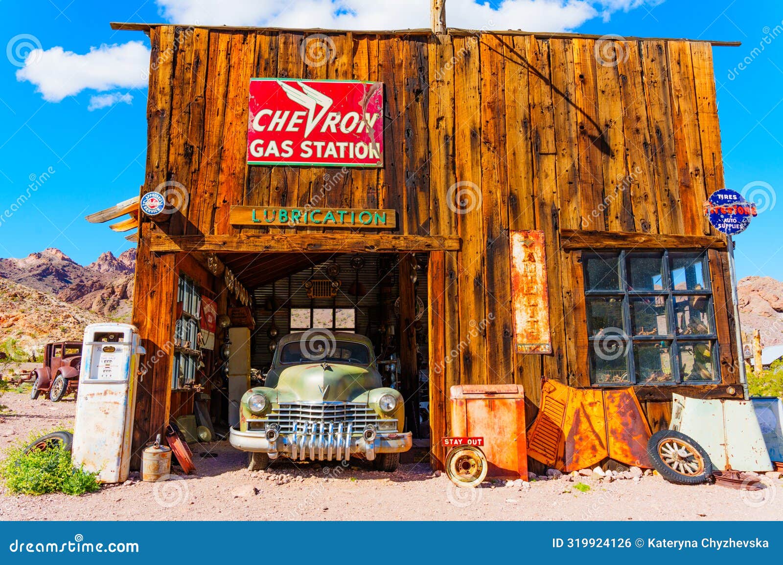 Nelson, Nevada - April 15, 2024: Vintage Rusty School Bus In Nelson ...