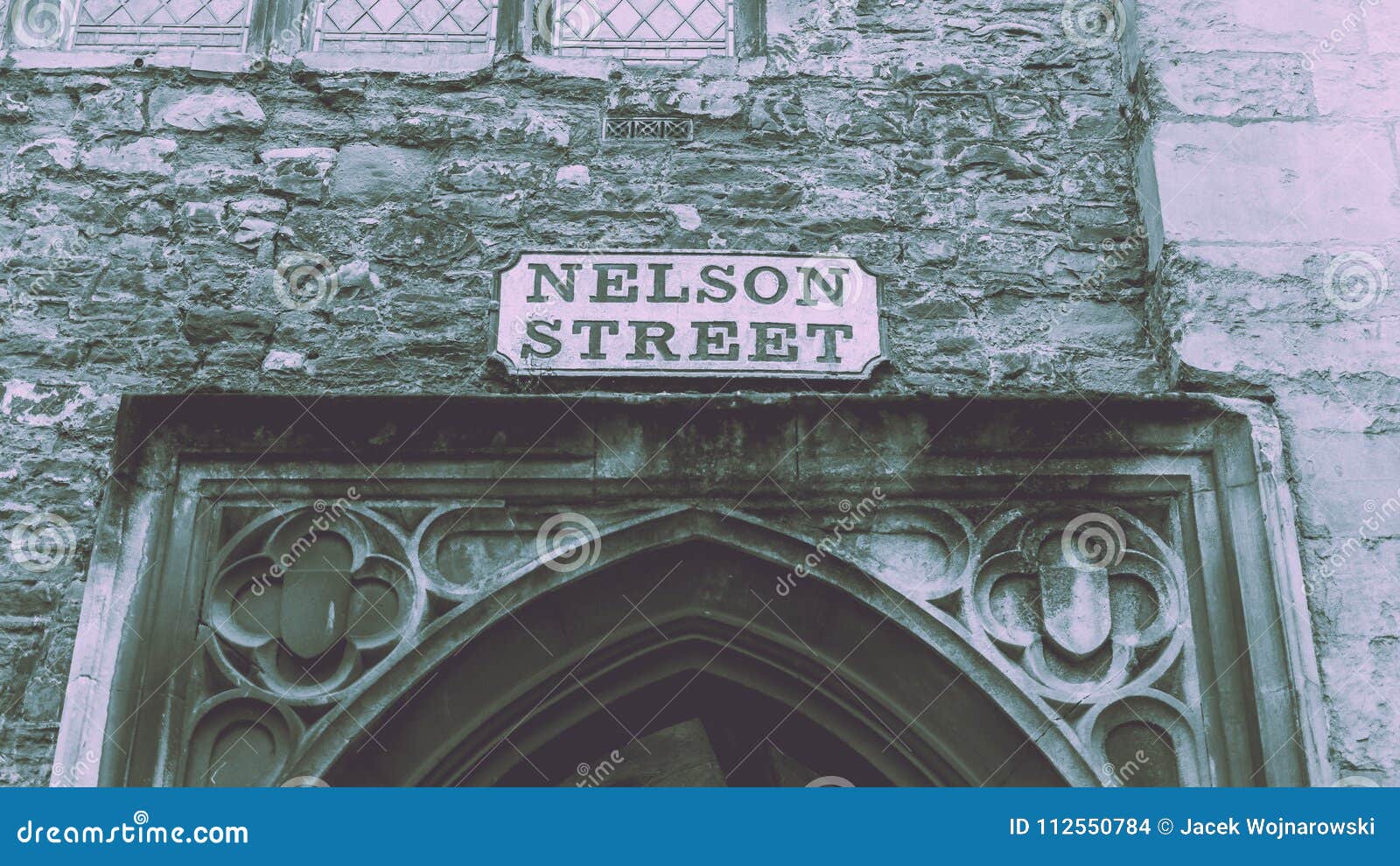 Nelson Street Old Name Signs Acima Da Arcada Foto de Stock - Imagem de ...