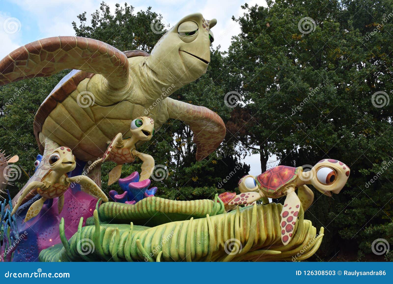 Disneyland Paris Parade editorial stock photo. Image of nature - 126308503