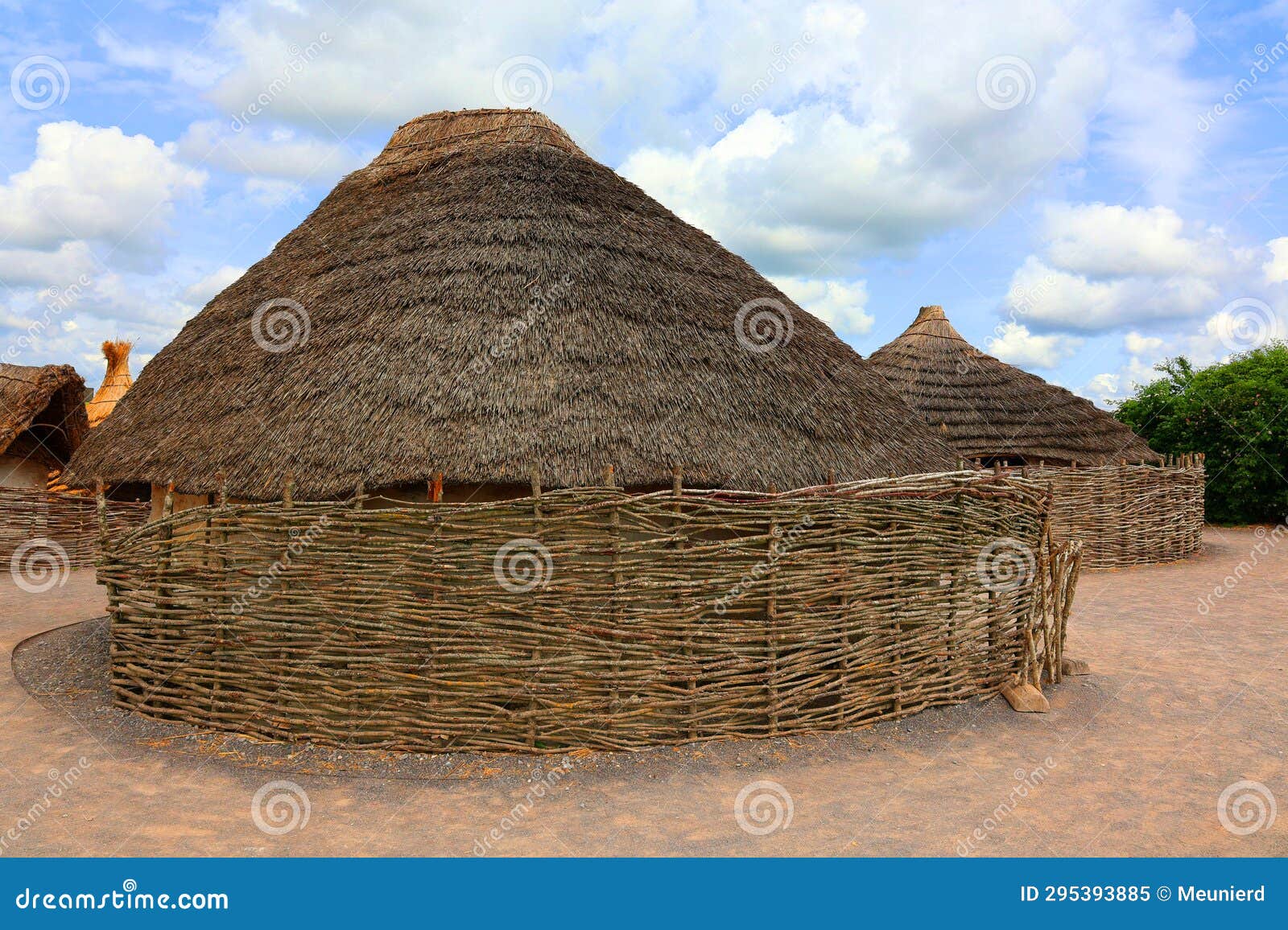 Neolithic Houses. Stonehenge Was Built Editorial Image - Image of 3000 ...