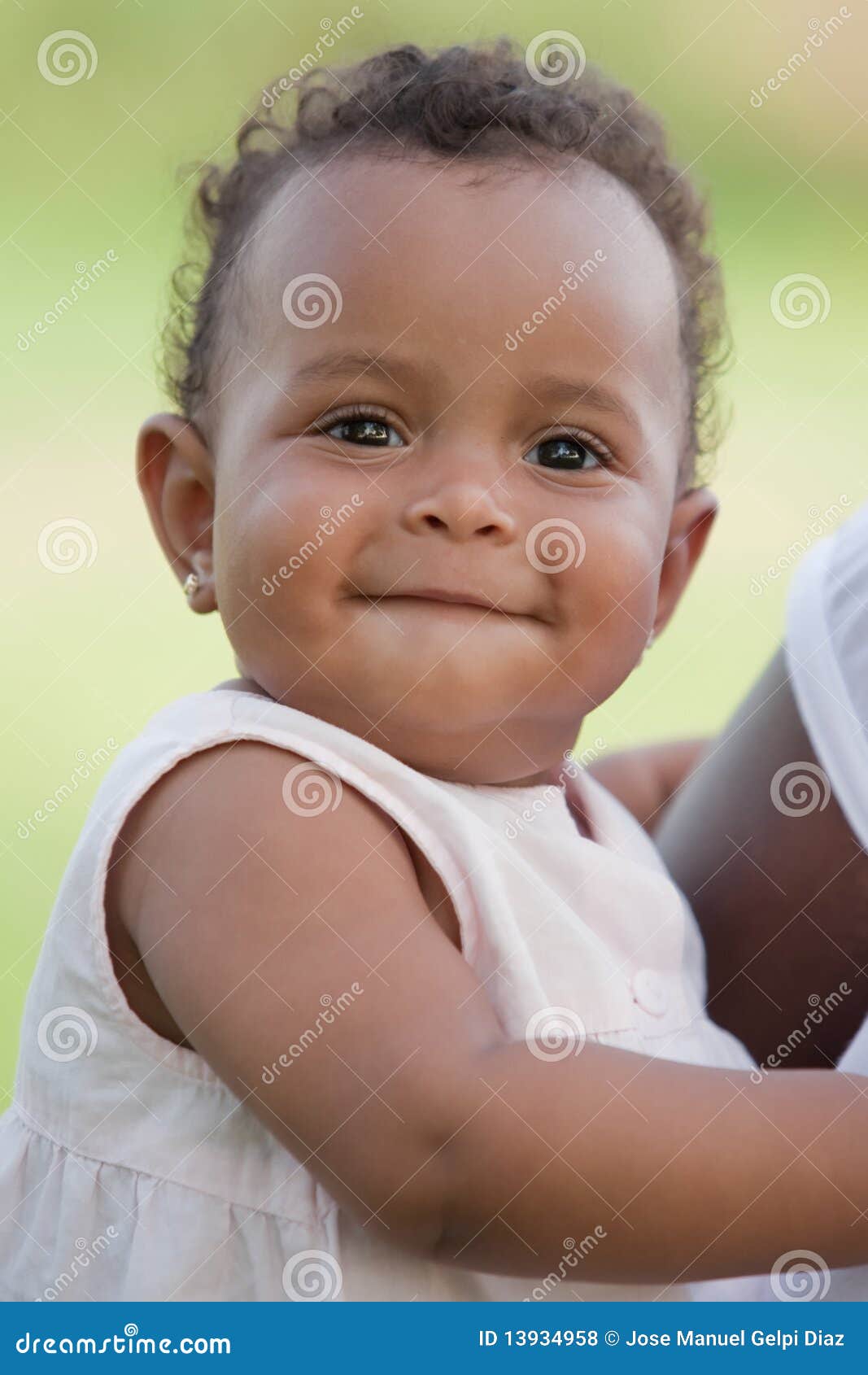 Neonata africana adorabile fotografia stock. Immagine di bambino - 13934958