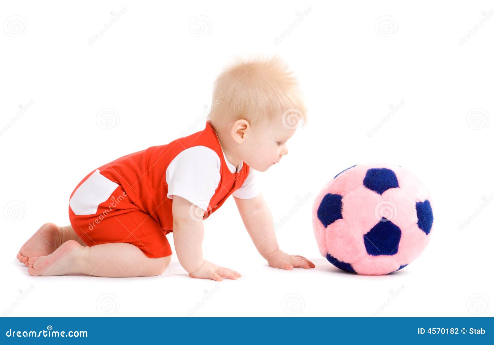Neonato Che Gioca Gioco Del Calcio Fotografia Stock - Immagine di ...