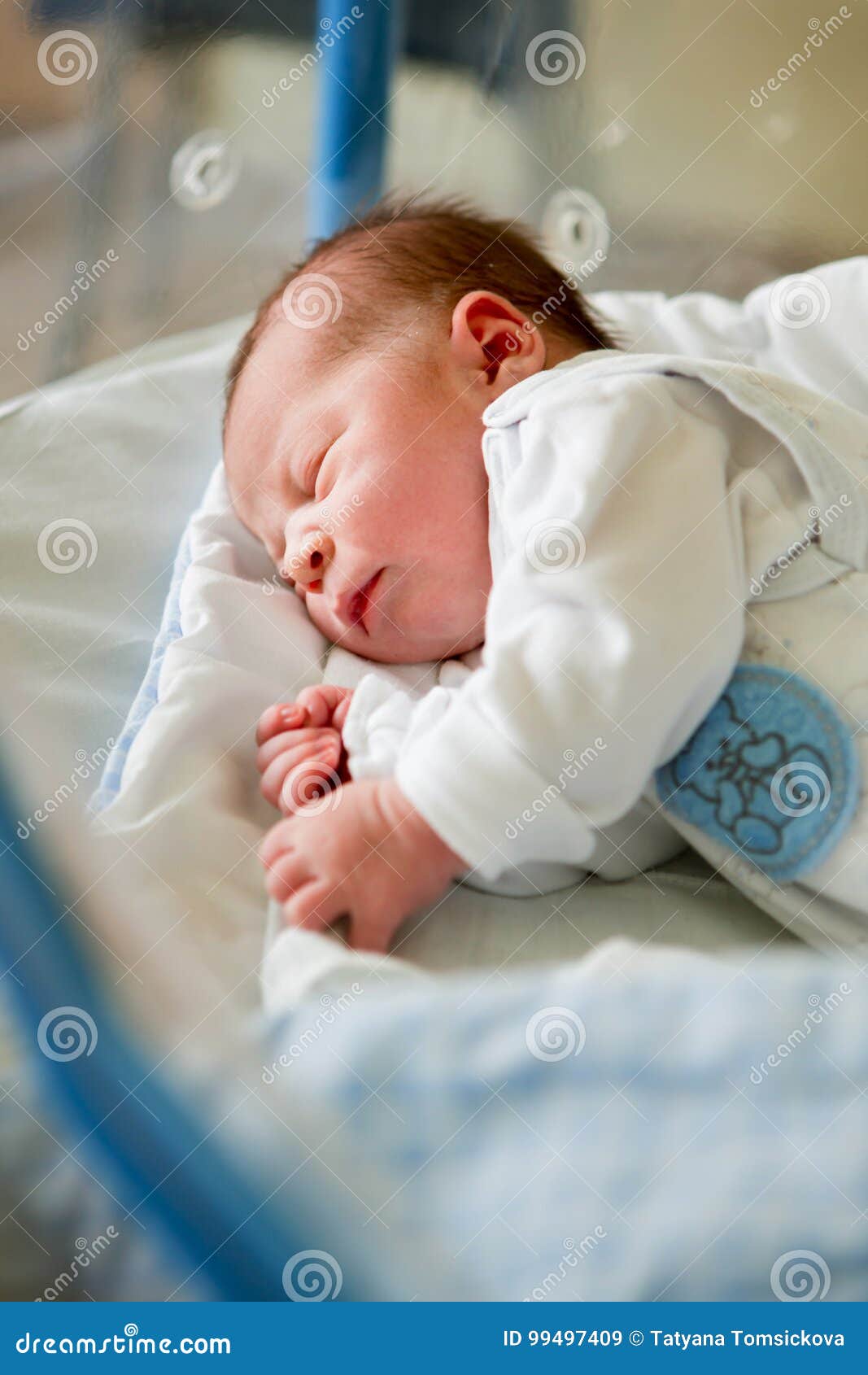 Neonato Che Risiede Nella Greppia in Ospedale Prenatale Immagine Stock ...