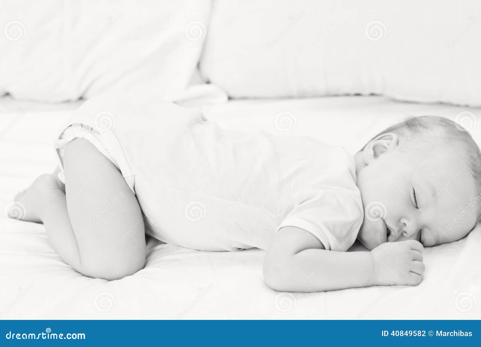 Neonato Divertente Addormentato Fotografia Stock - Immagine di felice ...