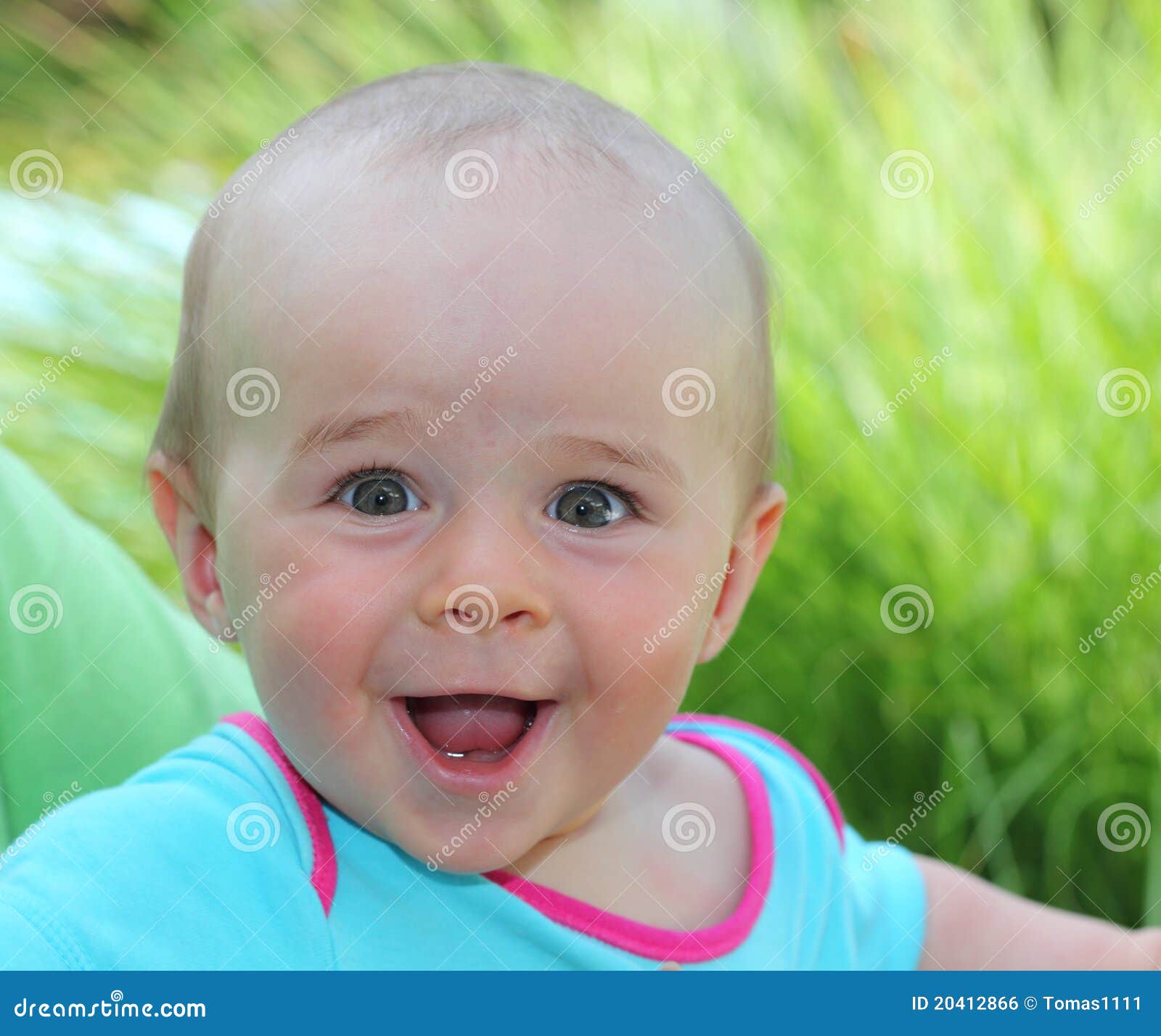 Neonato felice fotografia stock. Immagine di bello, cappello - 20412866