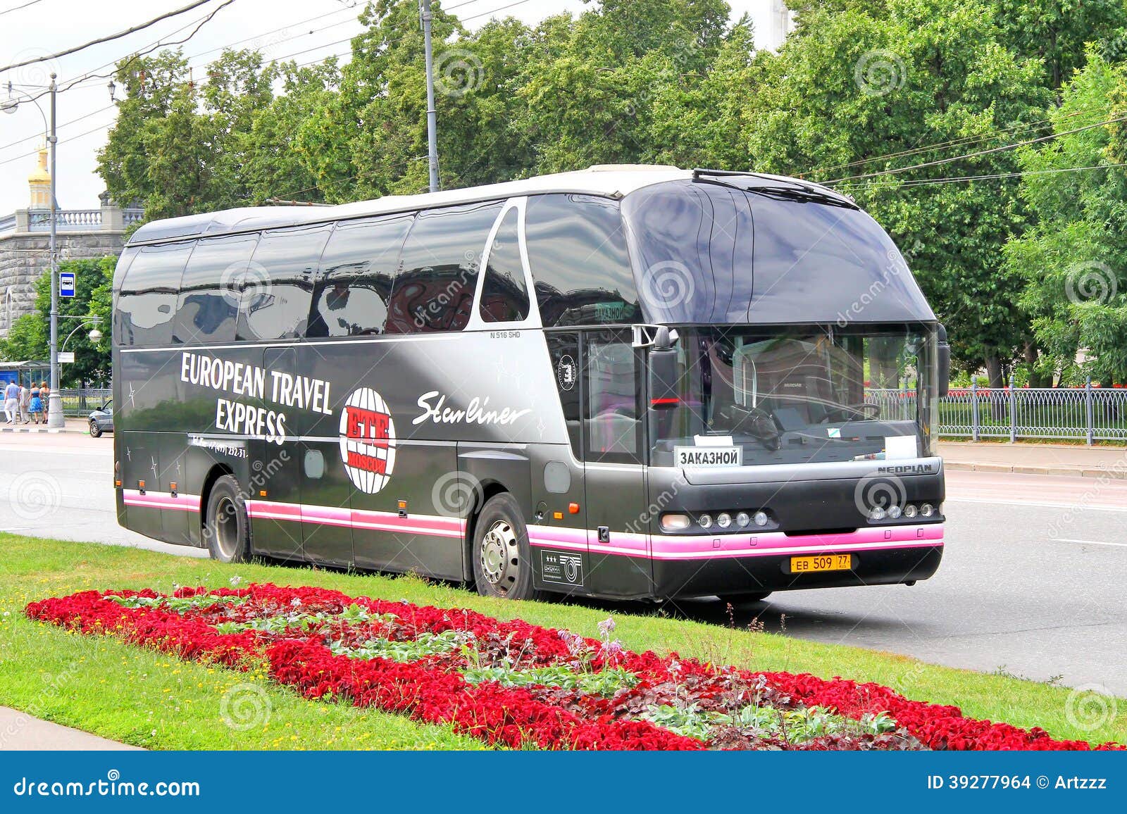 Neoplan N516SHD Starilner imagen de archivo editorial. Imagen de flores ...