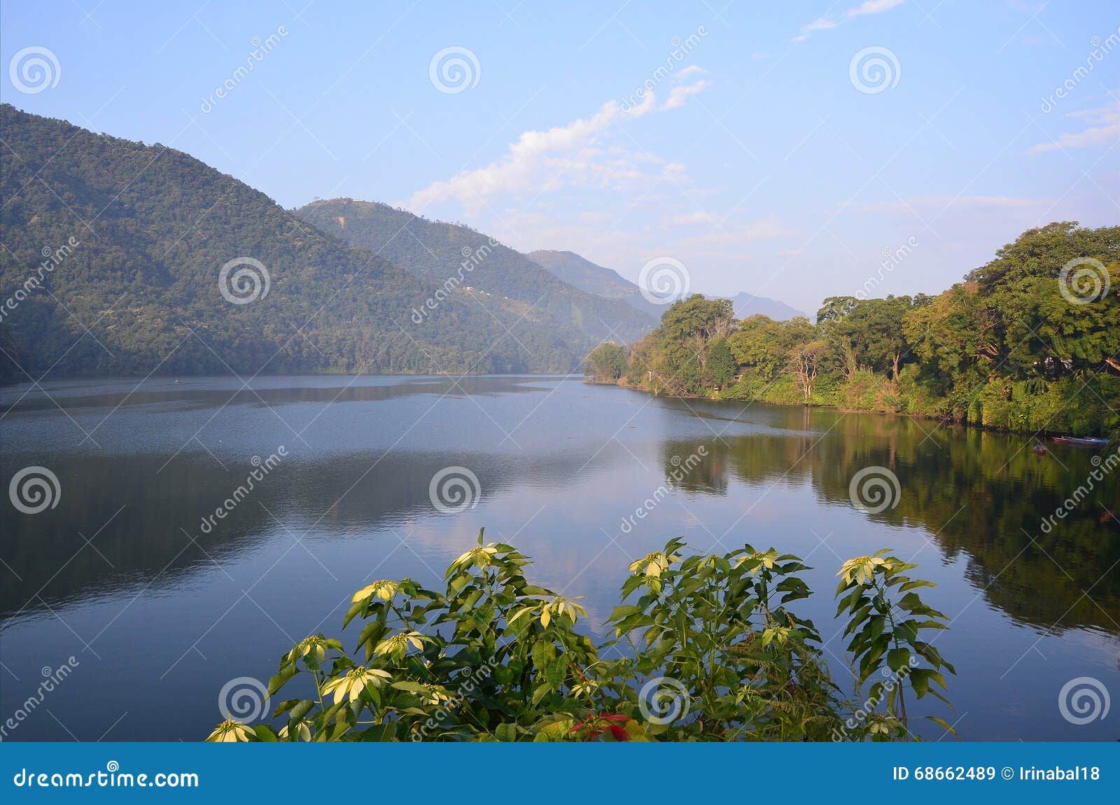 Nepal, Pokhara, Lago Phewa (Fewa) Imagen de archivo - Imagen de agua ...