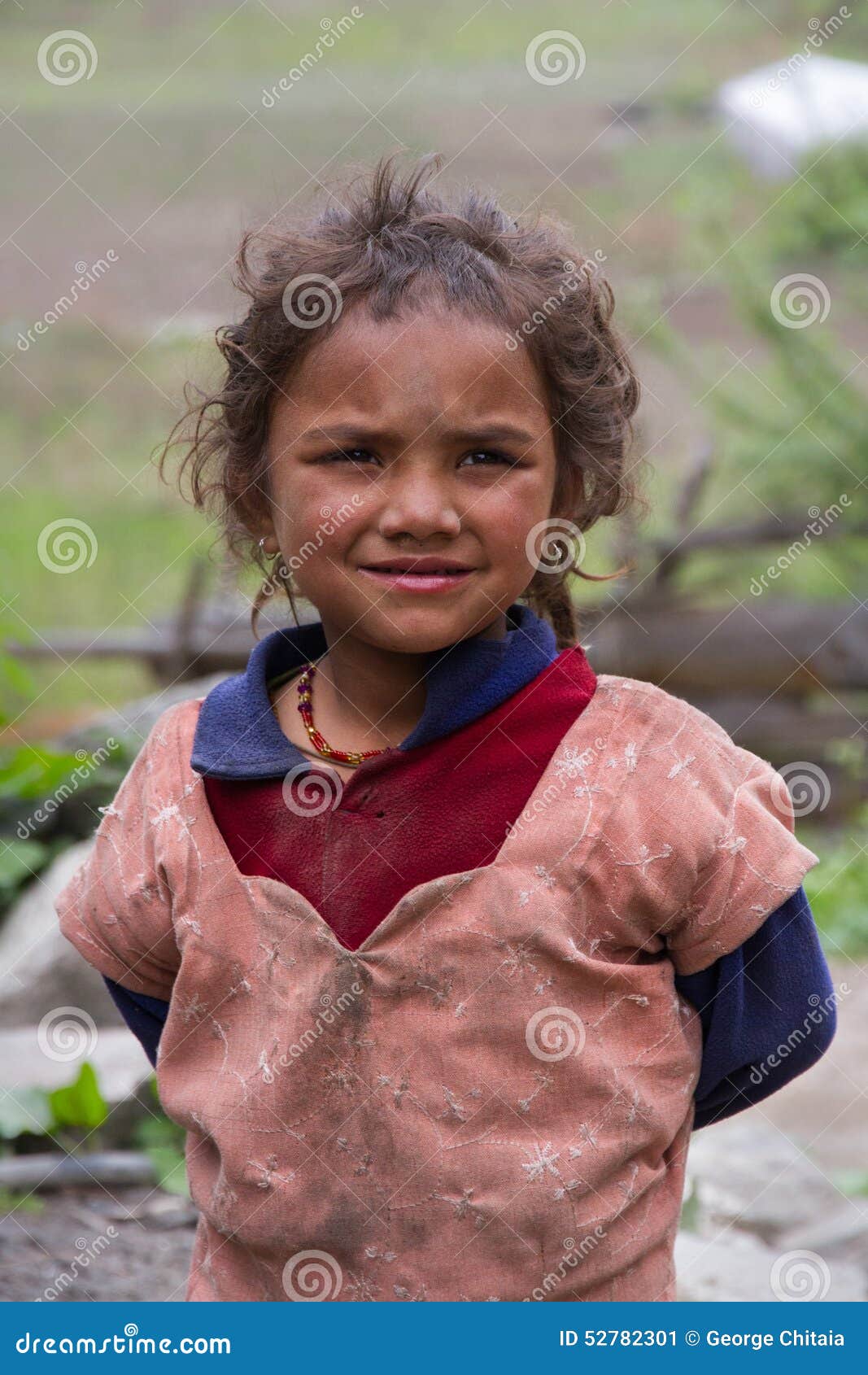 Nepalees kind redactionele foto. Image of weinig, wijfje - 52782301