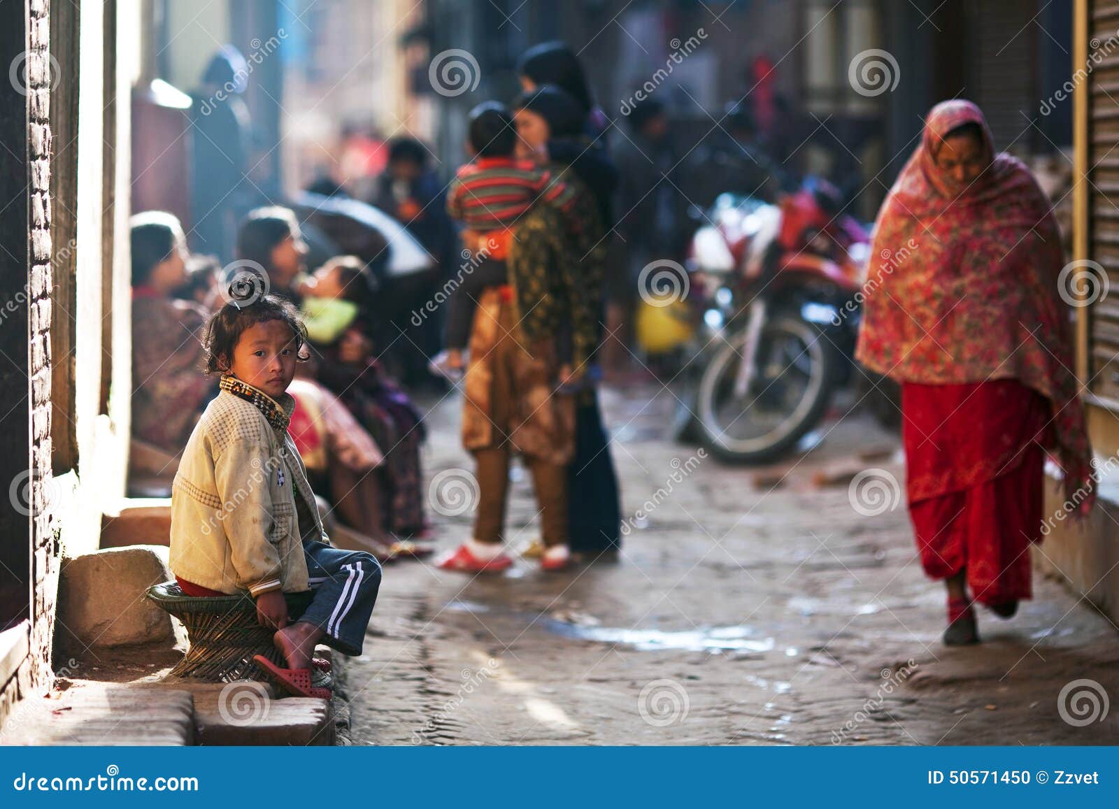 Nepalees meisje redactionele afbeelding. Image of midden - 50571450