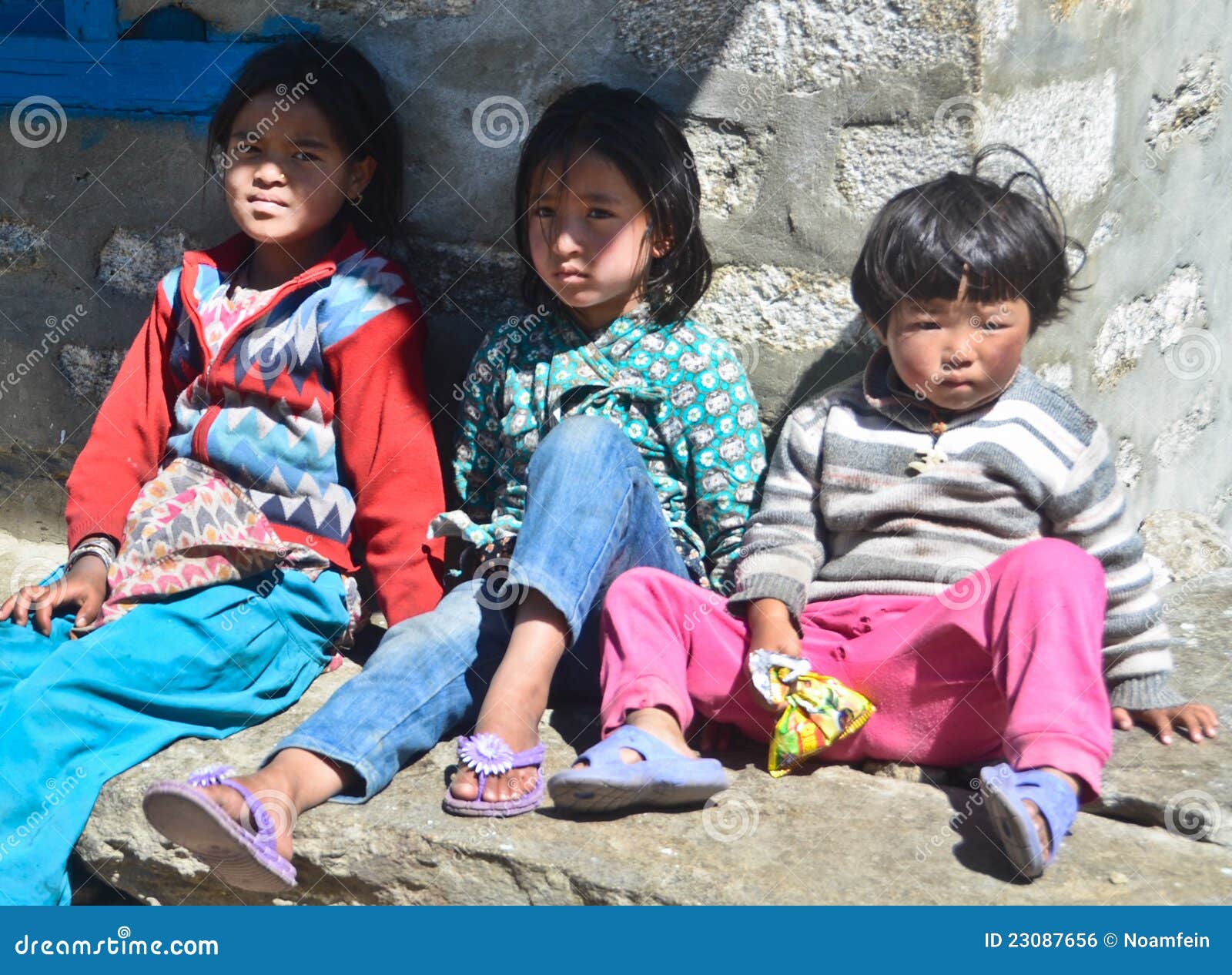 Nepali Kids Along The Everest Trail Editorial Photo - Image: 23087656