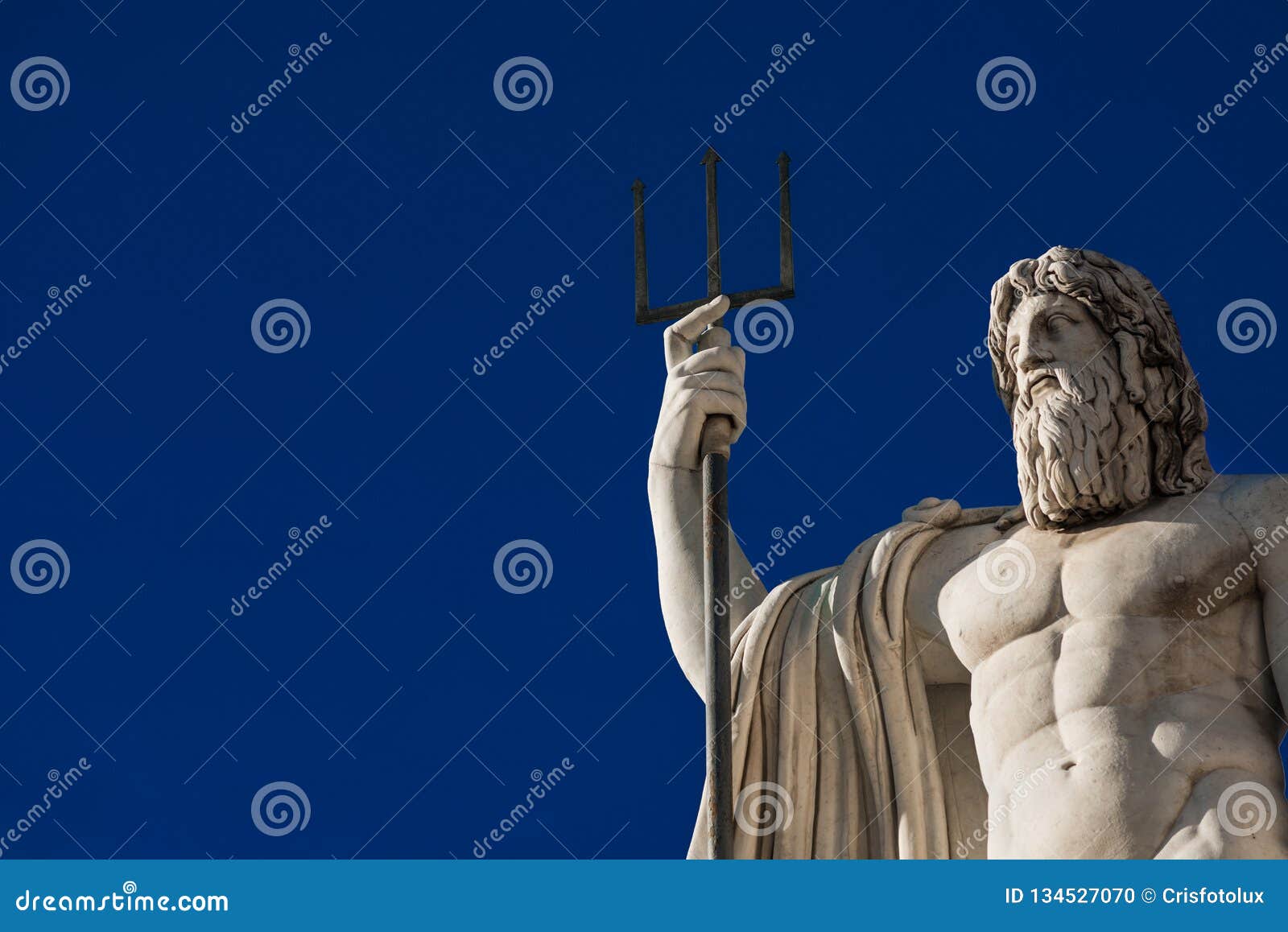 Neptune, Dieu De La Statue De Mer Photo stock - Image du divinité, bleu ...