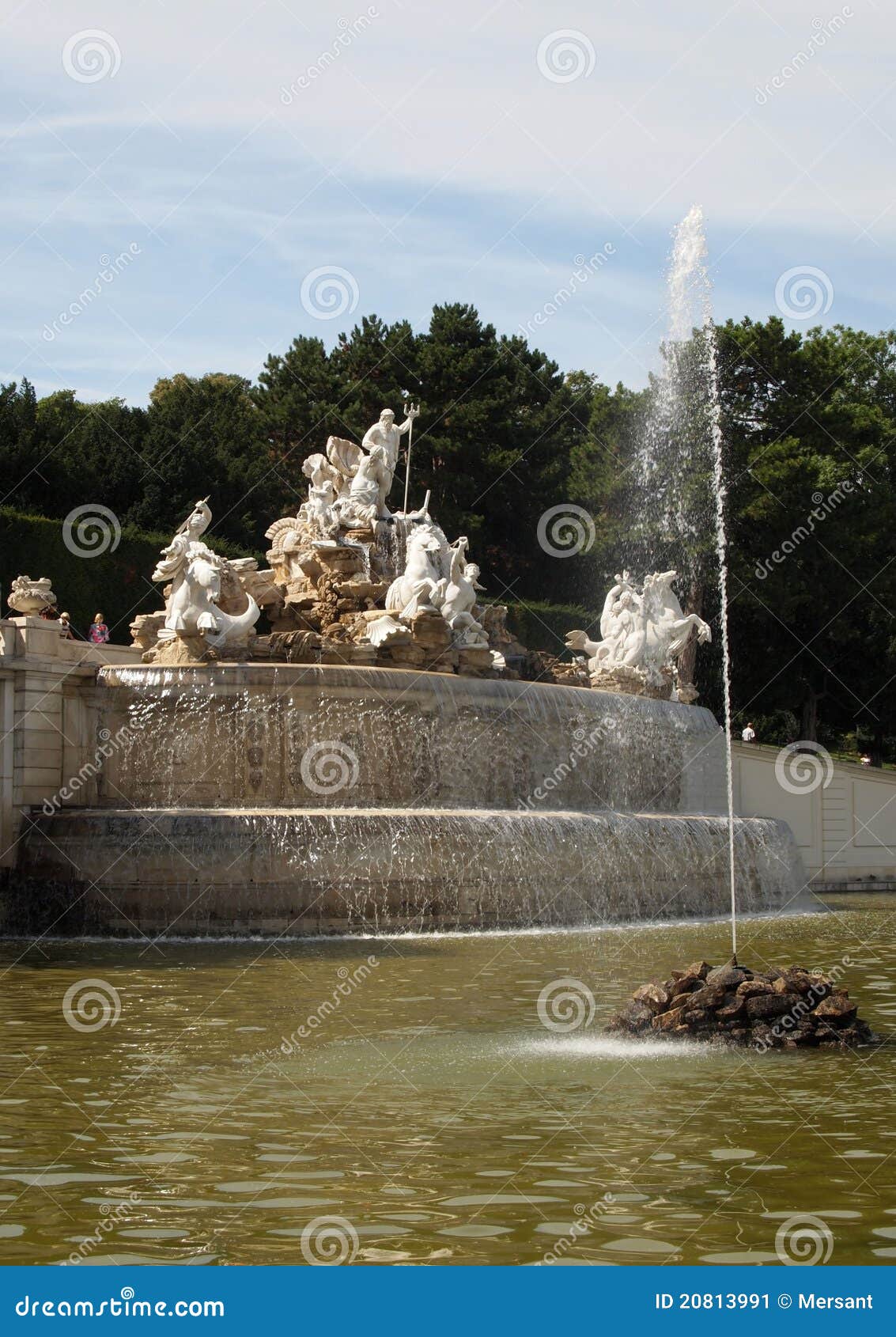 Neptune fountain in Vienna stock image. Image of garden - 20813991