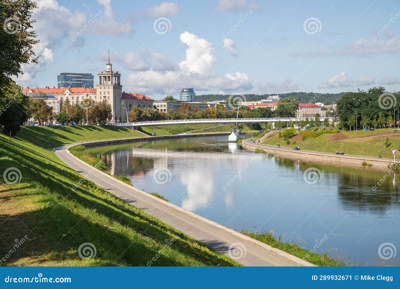 Neris River in Vilnius in the Morning Editorial Photo - Image of urban ...