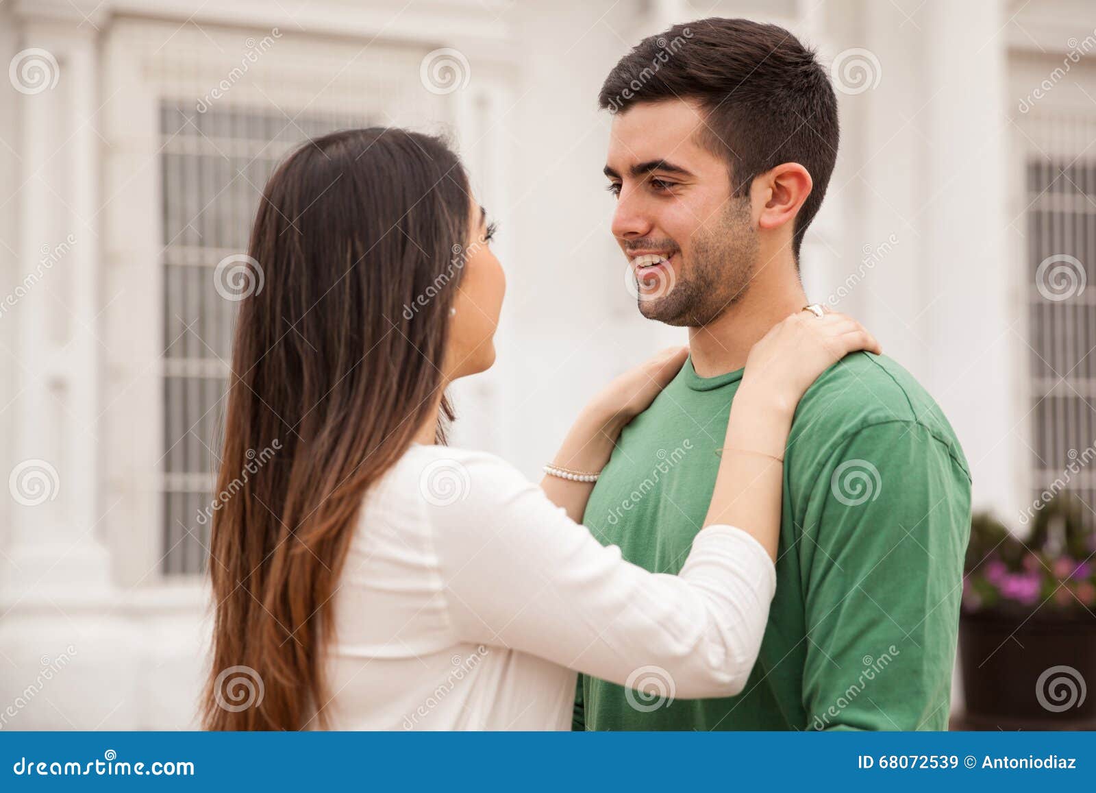 Nette Paare, Die Einander Betrachten Stockbild - Bild von datum ...