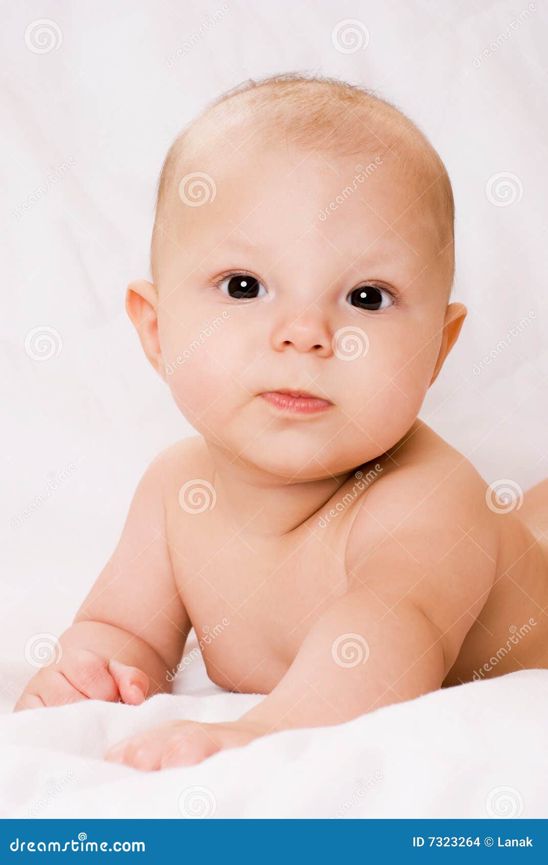 Nette Vier Monate Alte Baby Auf Dem Bett Stockfoto - Bild von ...