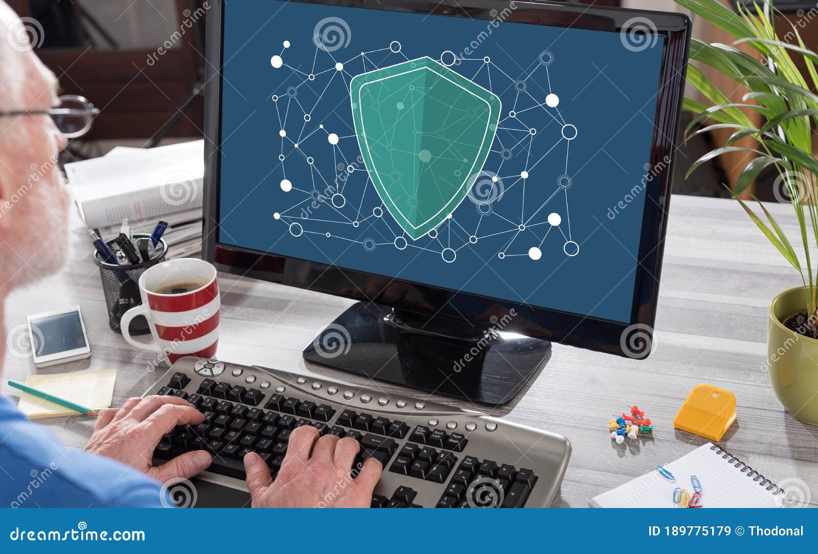 Netzsicherheitskonzept Auf Einem Computer Stockbild - Bild von angriff ...