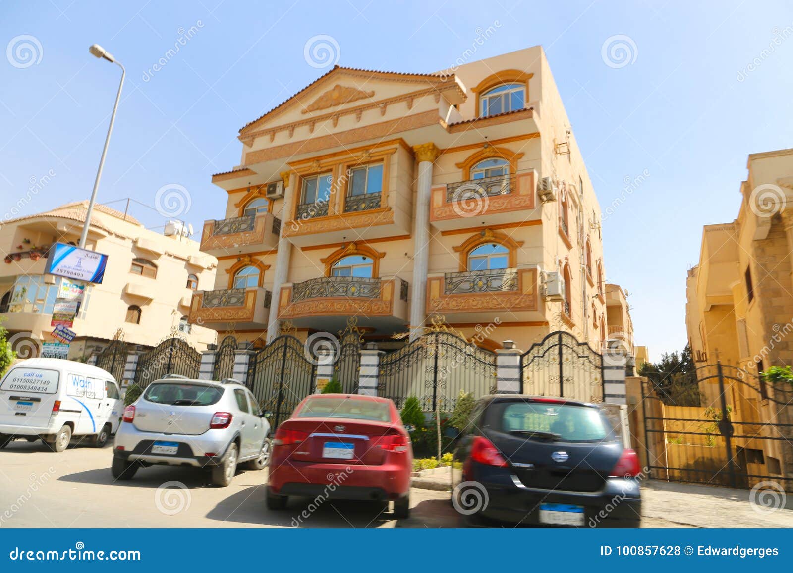 Neue Kairo-Stadt redaktionelles stockfoto. Bild von haus - 100857628