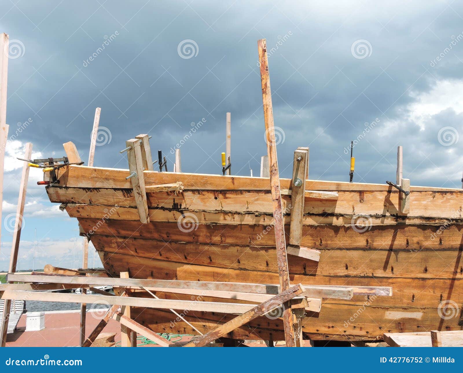 Neuer Schiffsbau, Litauen stockfoto. Bild von wolken - 42776752