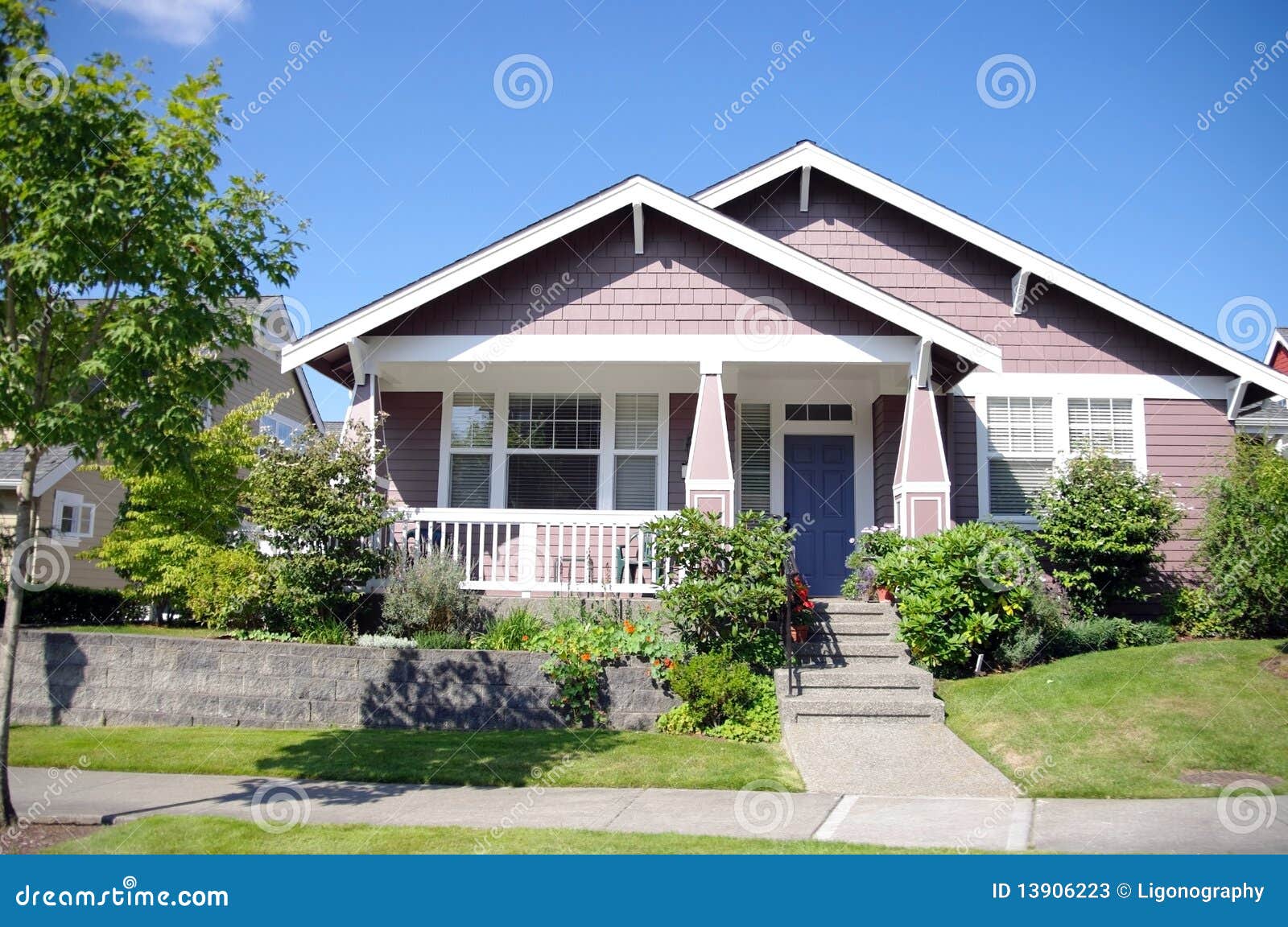 Neues Haus stockbild. Bild von rückseite, blau, sauber - 13906223