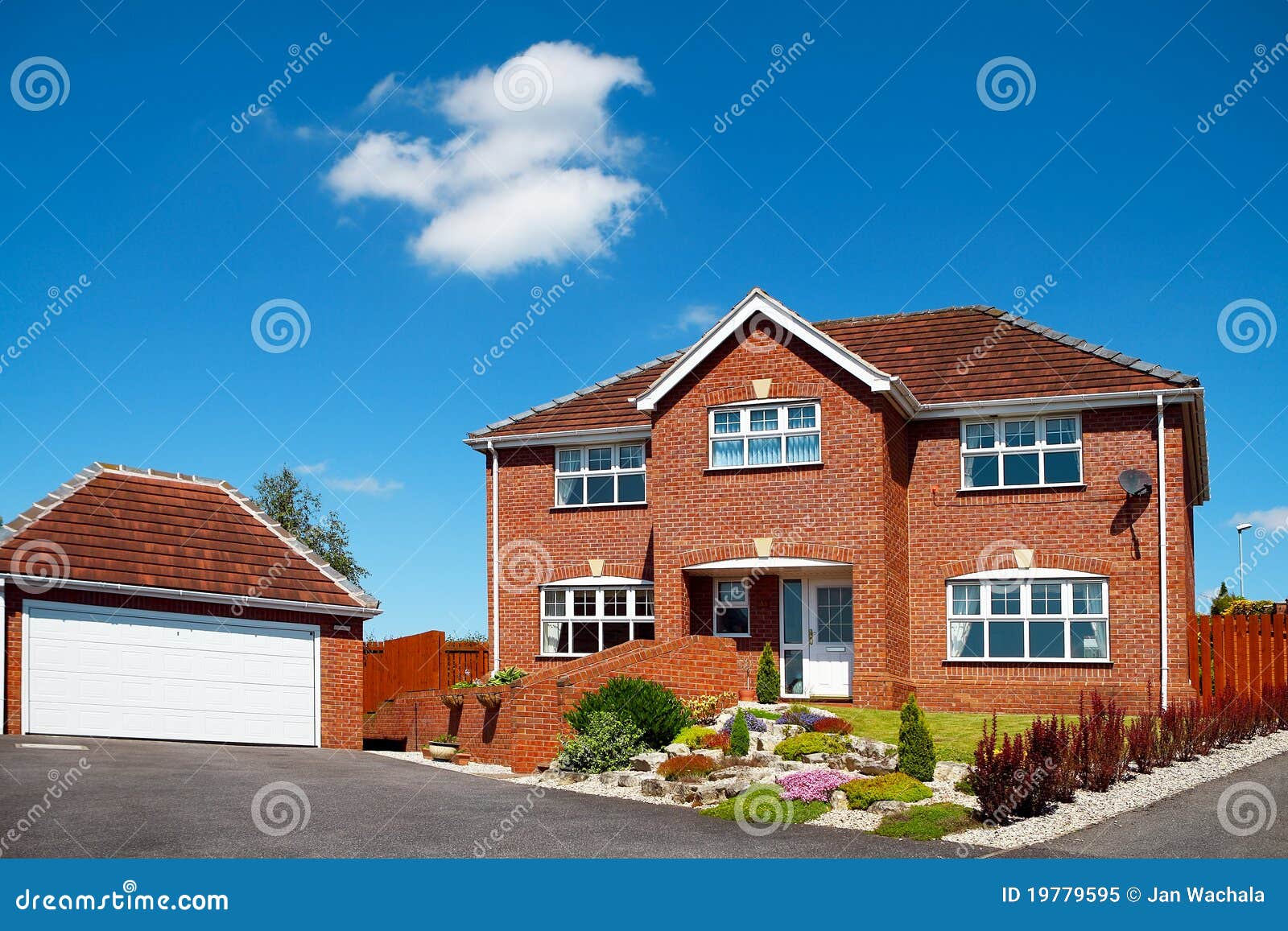 Neues Haus stockbild. Bild von konzept, gebäude, schönheit - 19779595