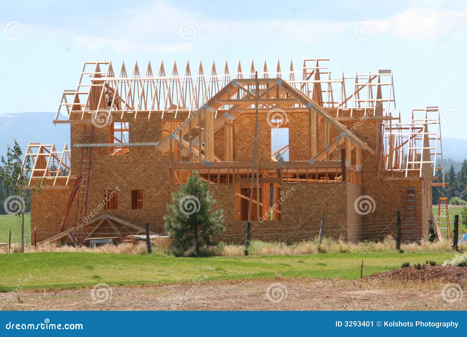 Neues Haus stockbild. Bild von planken, verbindungen, zaun - 3293401