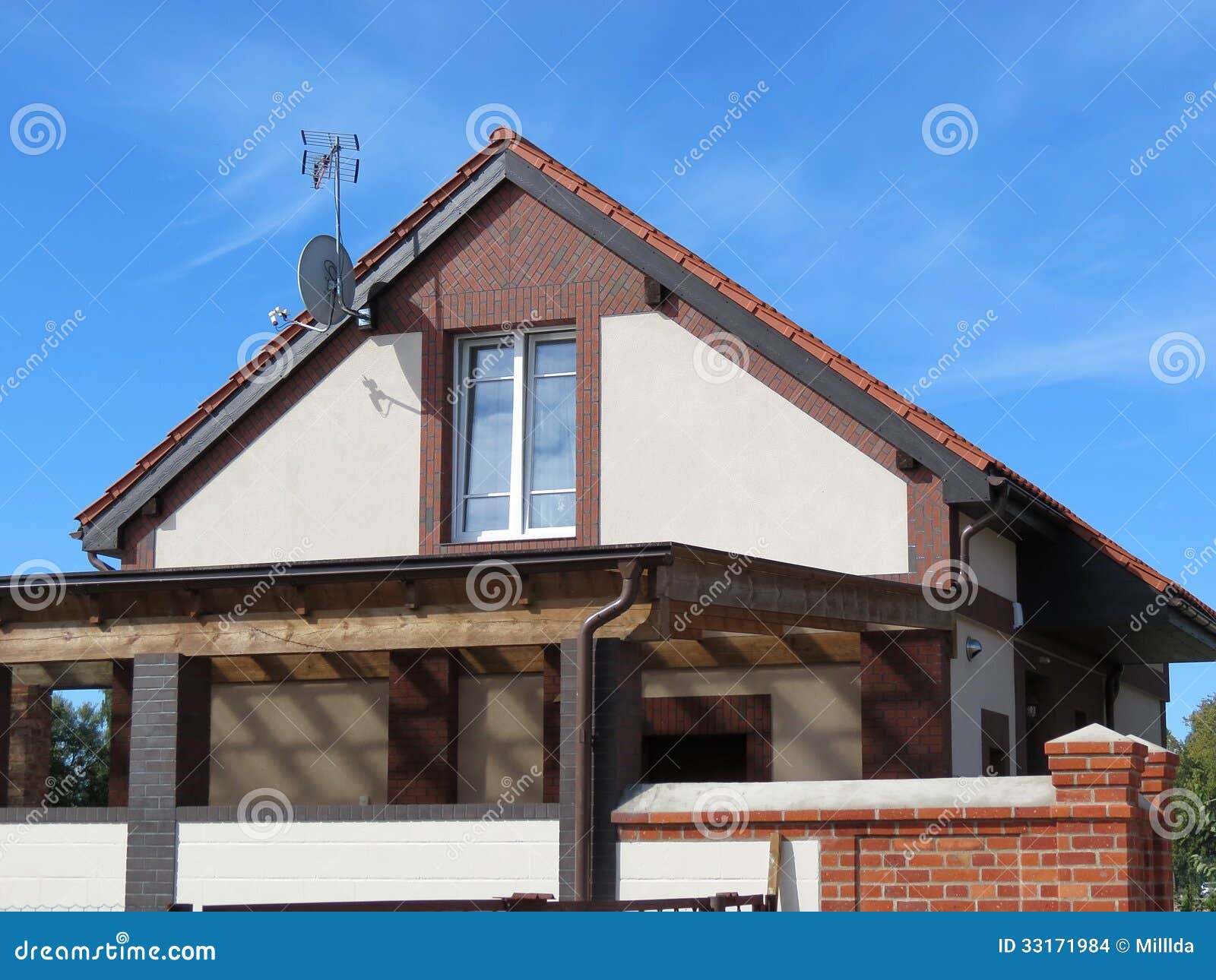 Neues Haus stockfoto. Bild von gebäude, architektur, feld - 33171984