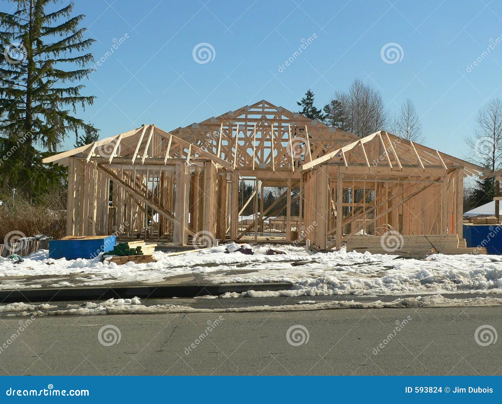 Neues Haus stockfoto. Bild von handel, dachsparren, haus - 593824