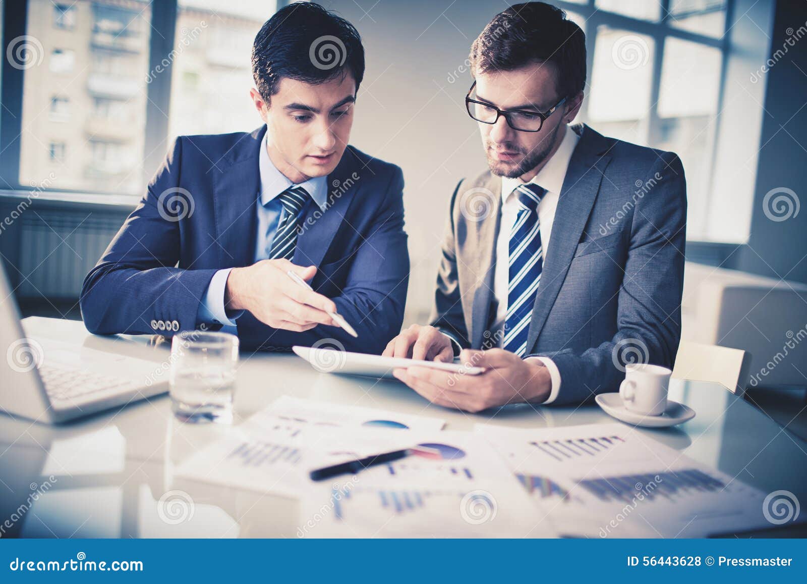 Neues Projekt stockfoto. Bild von besetzt, digital, diskussion - 56443628