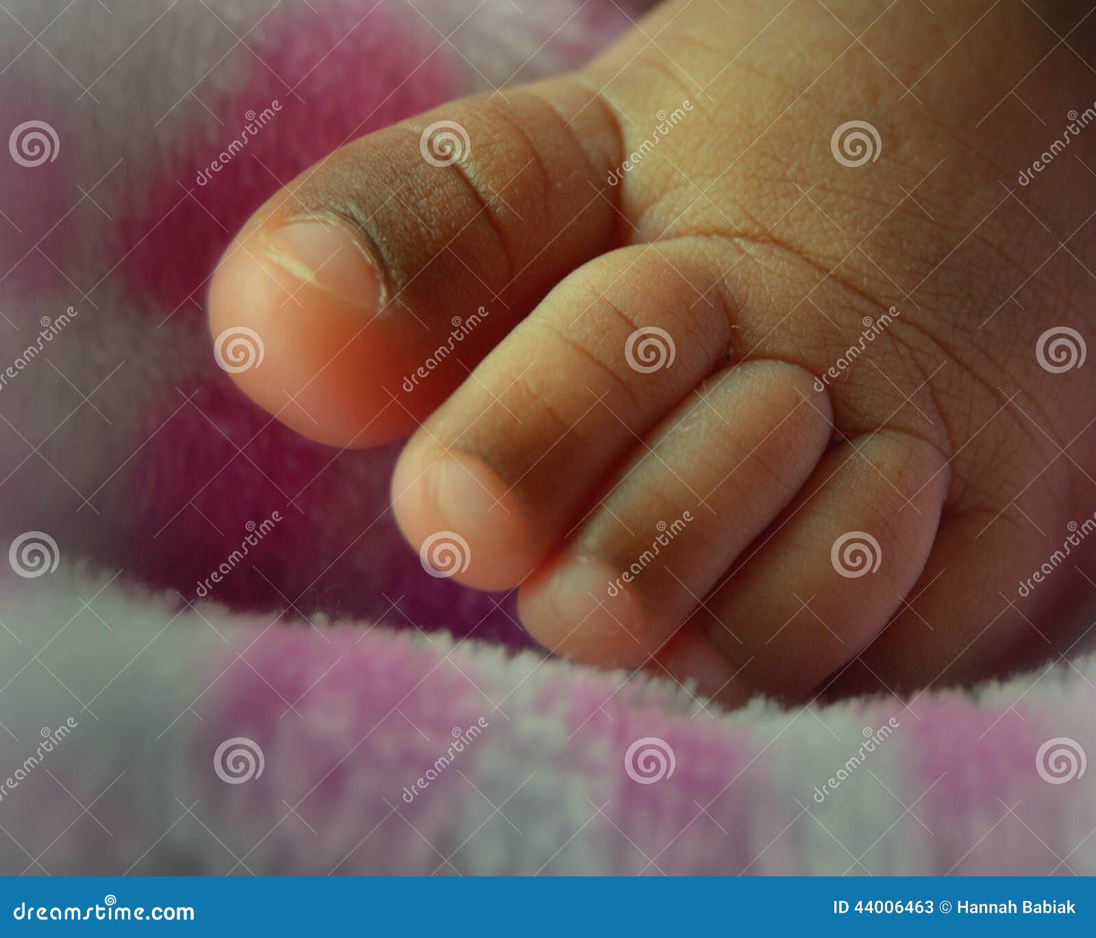 Neugeborenes Baby Weicht Afroamerikaner Aus Stockbild - Bild von ... Neugeborenes Baby Weicht Afroamerikaner Aus Stockbild - Bild von ...