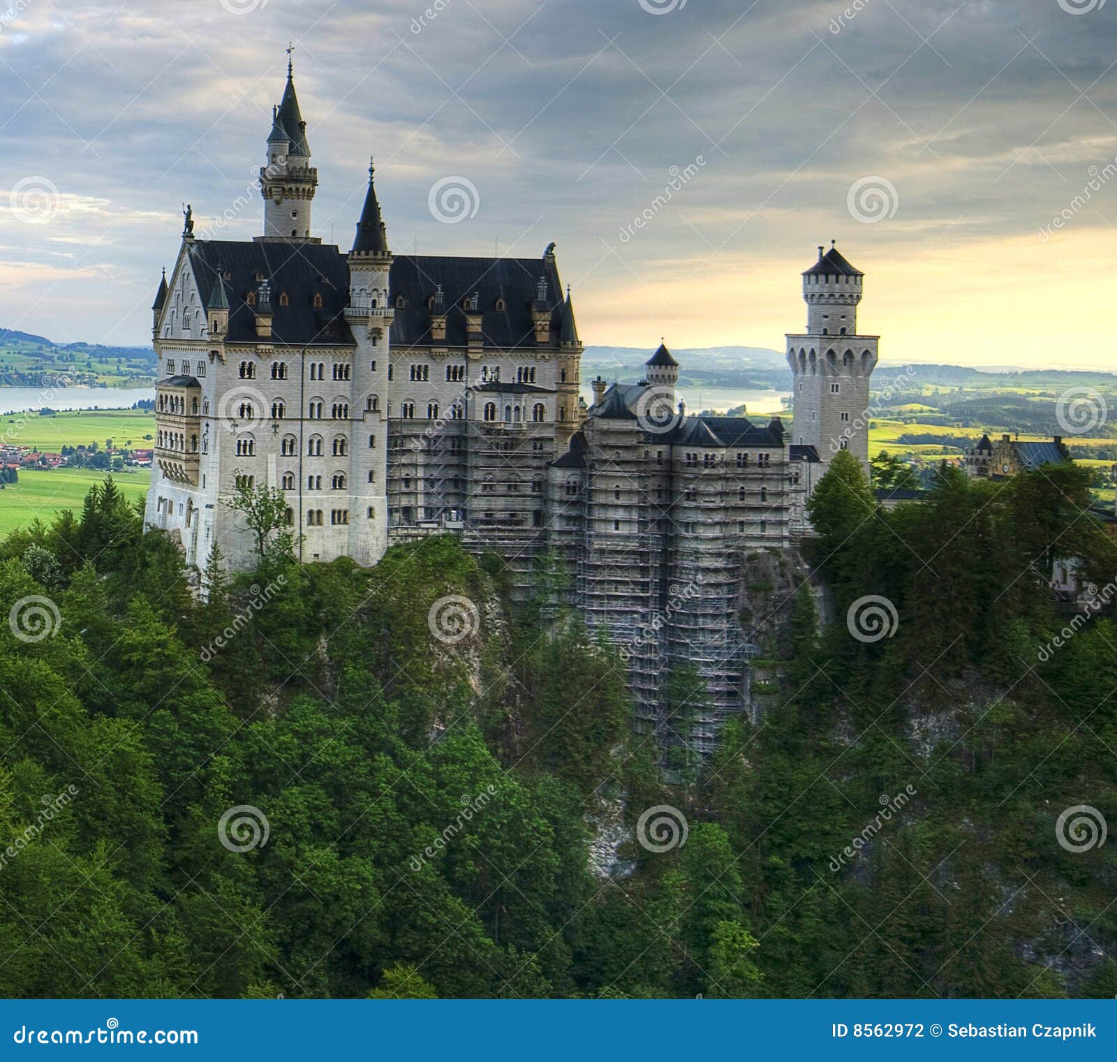 1,750 Scaffolding Famous Building Photos - Free & Royalty-Free Stock ...