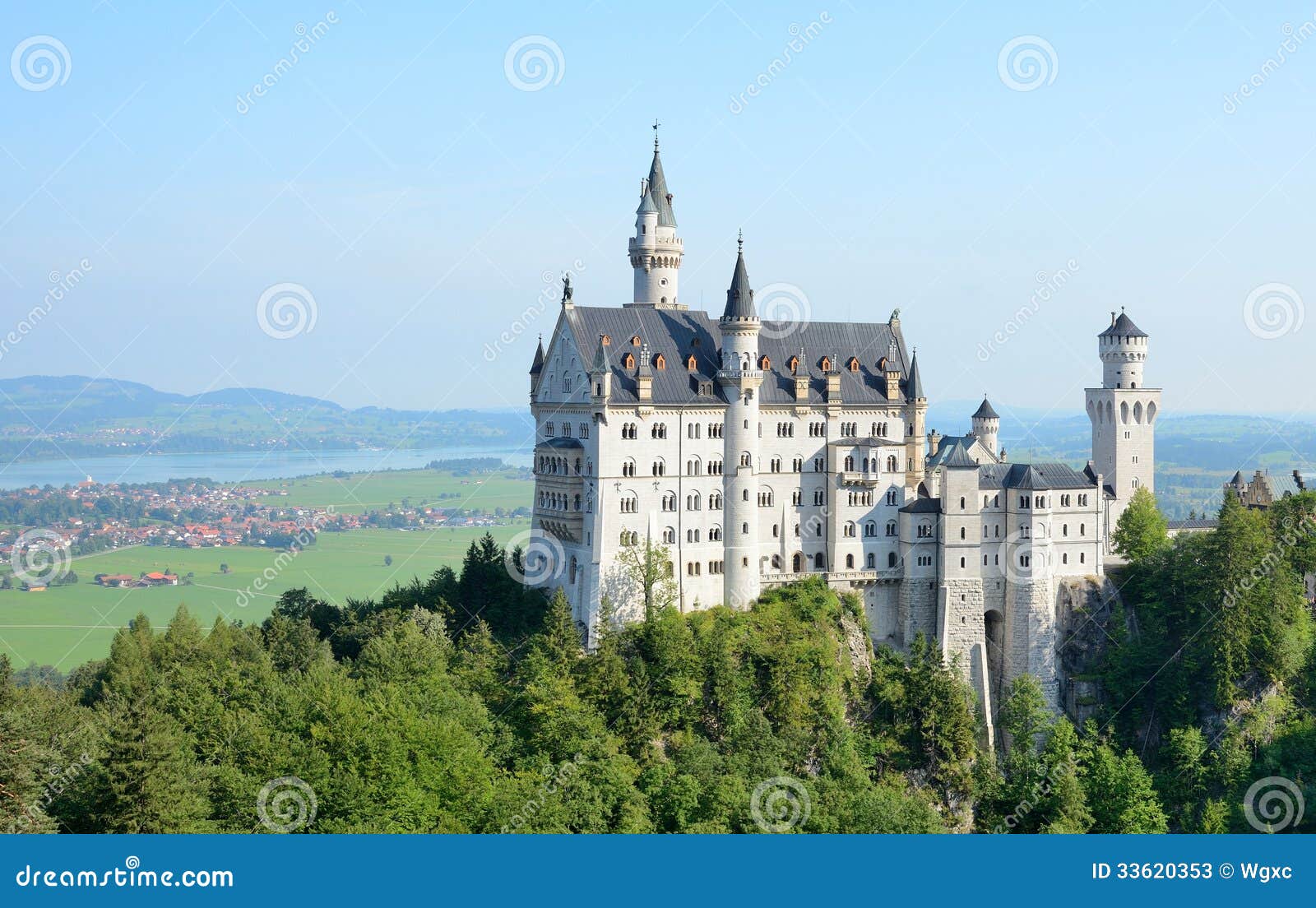 Neuschwanstein Castle stock image. Image of tower, front - 33620353