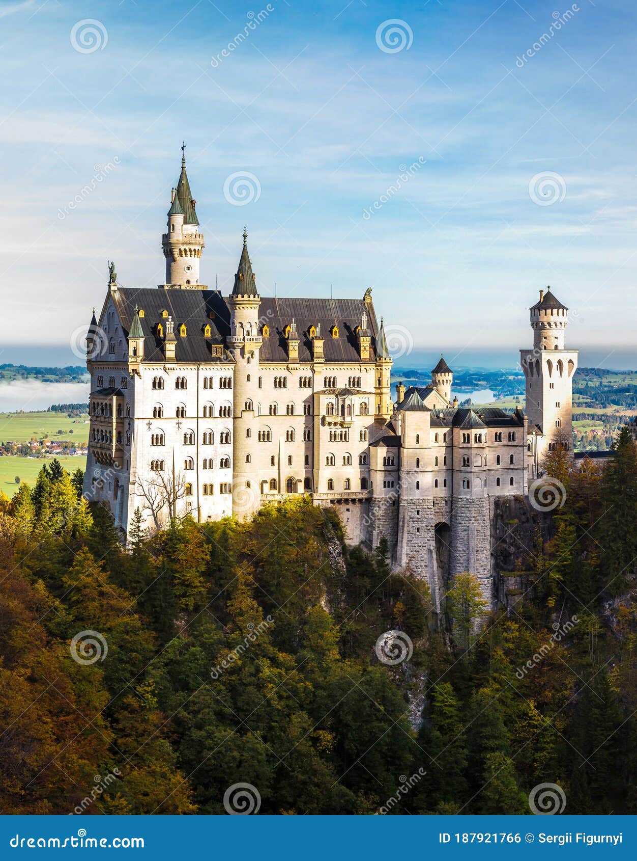 Neuschwanstein castle editorial photo. Image of architecture - 187921766