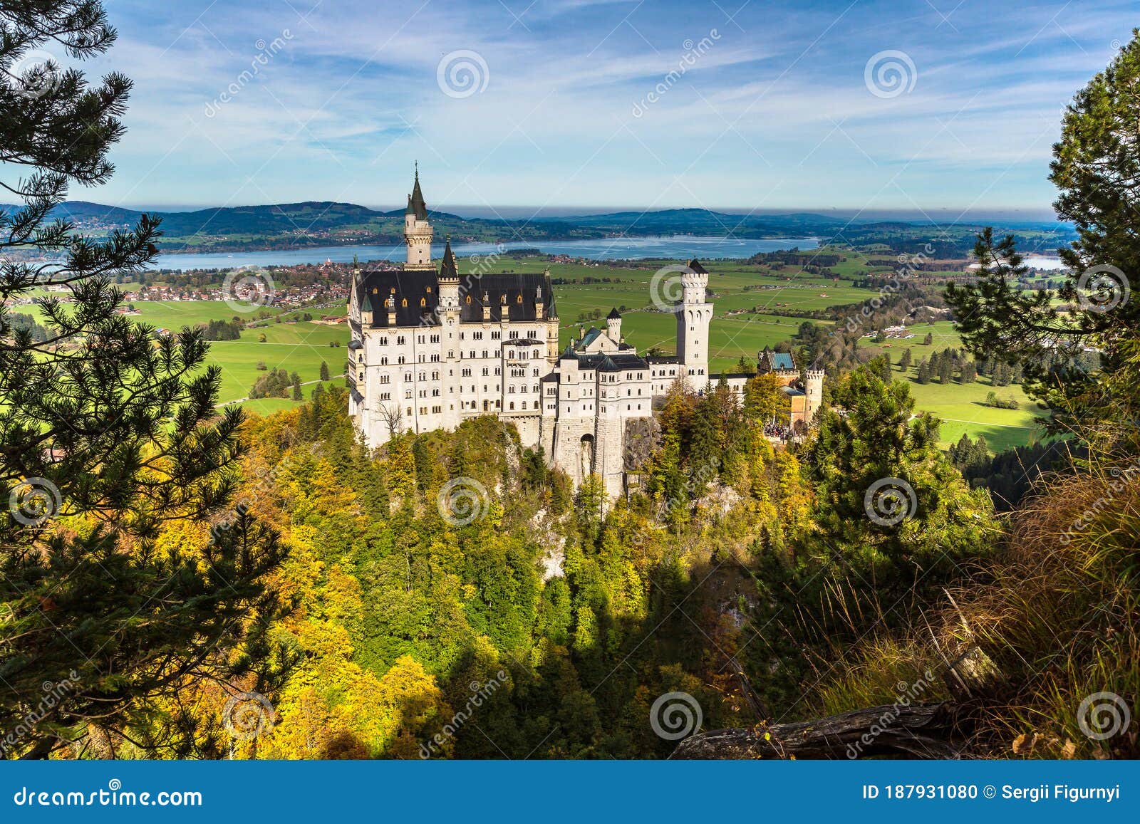 Neuschwanstein castle editorial image. Image of mountain - 187931080