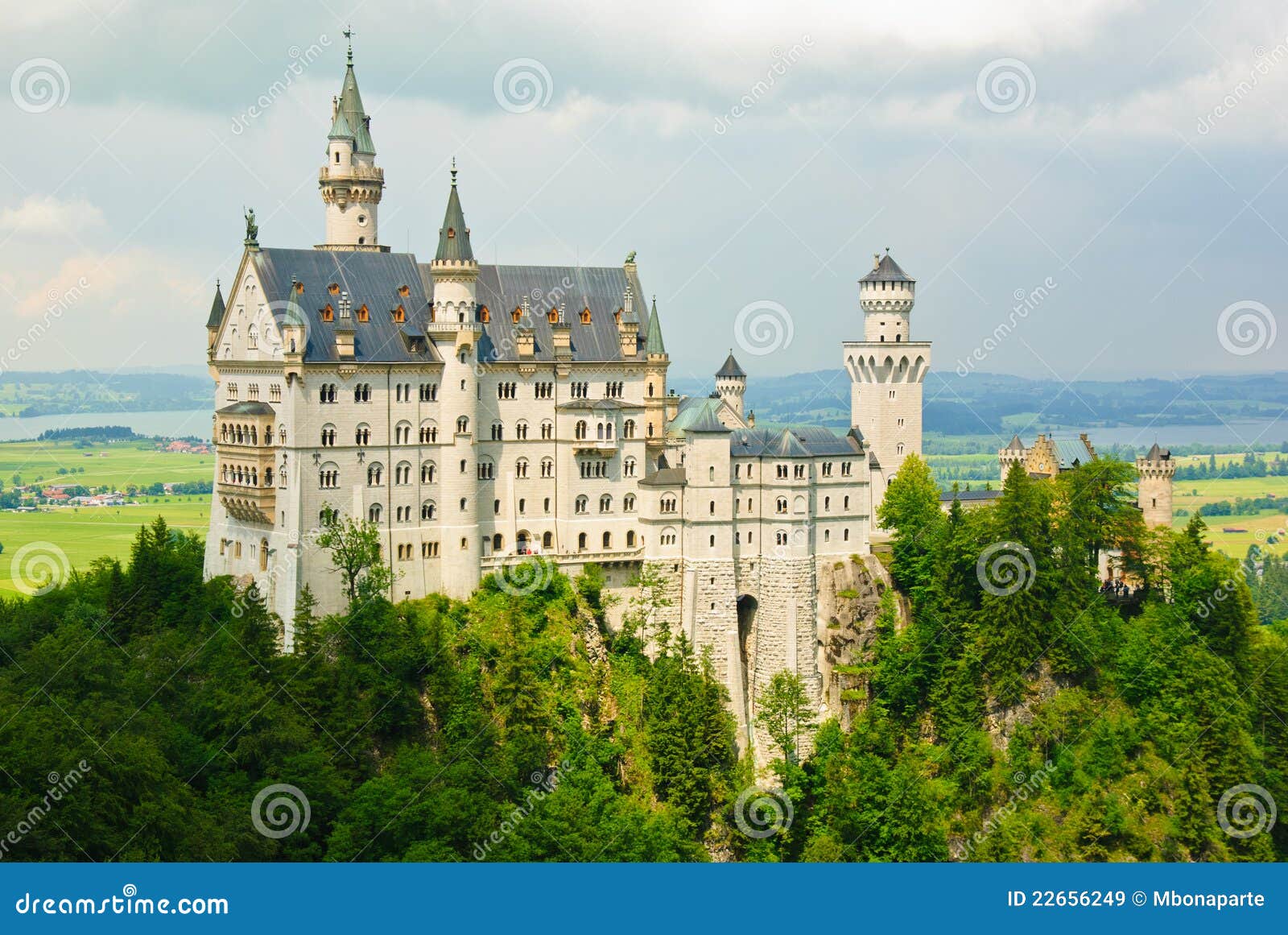 Neuschwanstein Disneys Catle Im Bayern Redaktionelles Stockbild - Bild ...