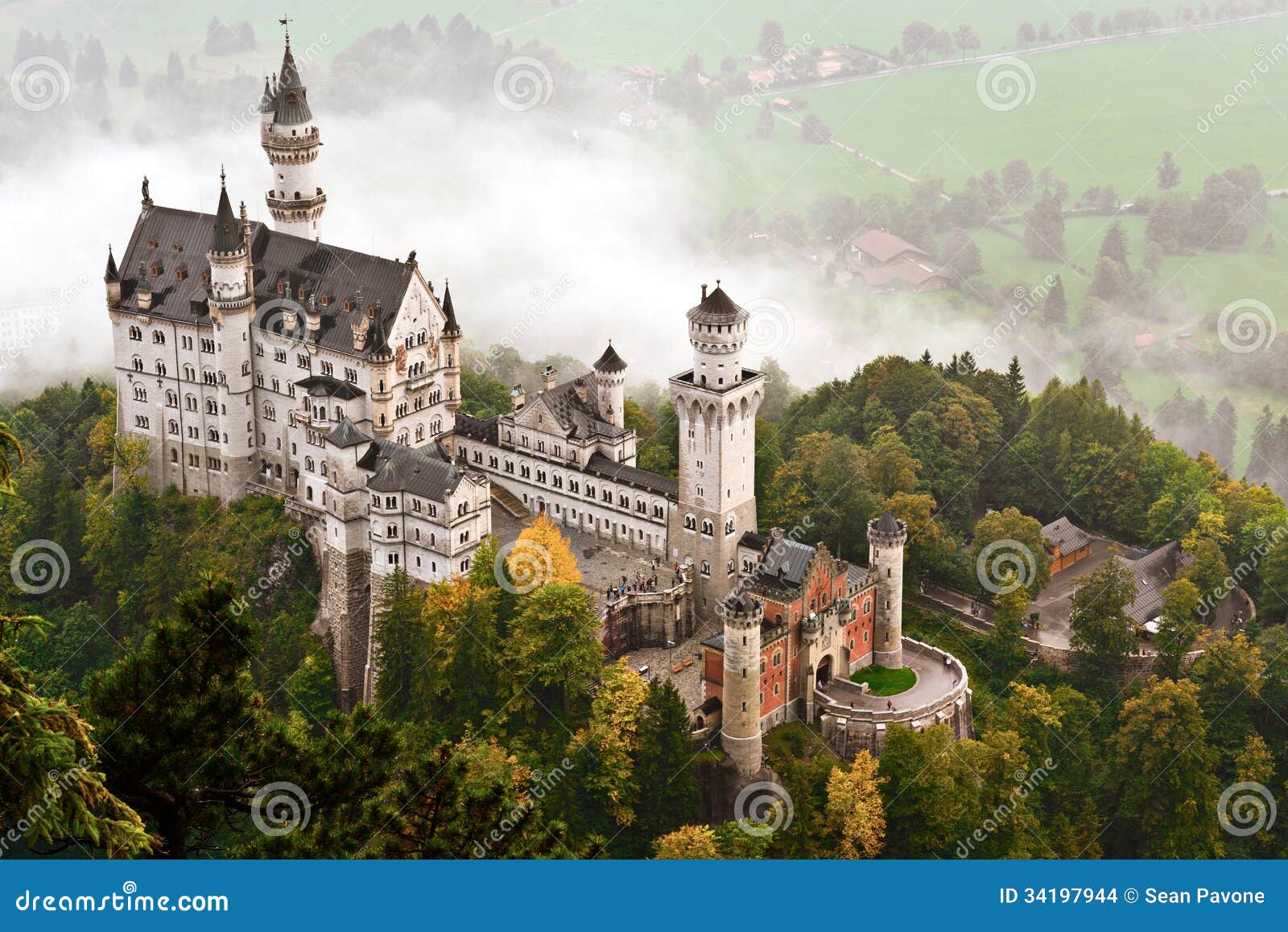 Neuschwanstein slott arkivfoto. Bild av ludwig, attractor - 34197944